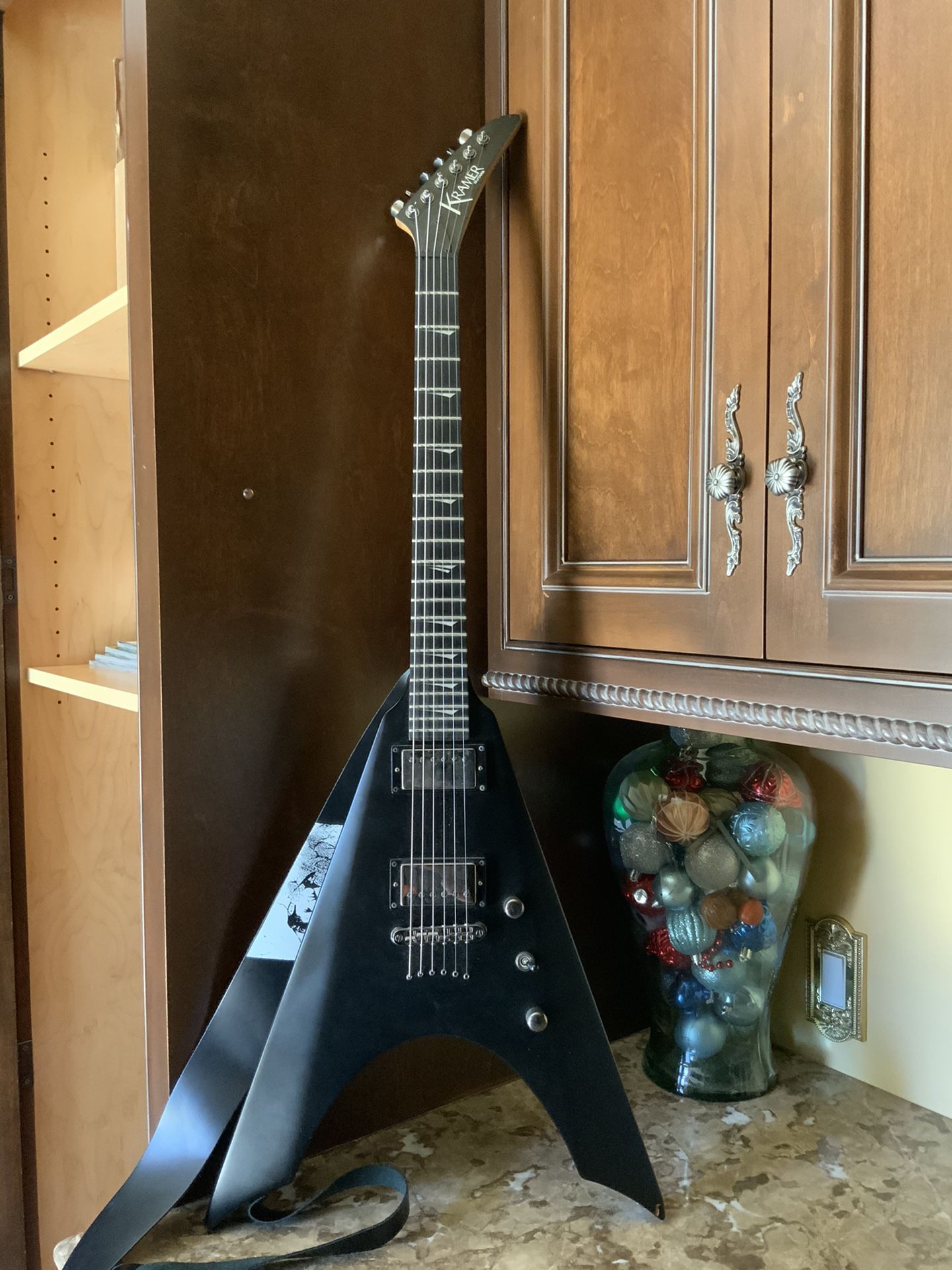 Kramer nite V hard tail Flying V for Sale in Orange, CA - OfferUp
