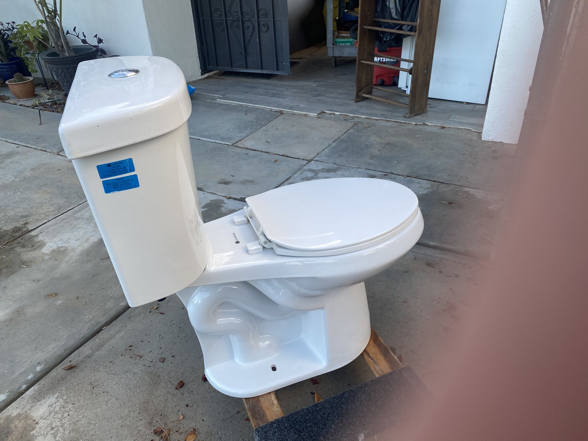 FREE Glacier Bay Toilet for Sale in Apple Valley, CA - OfferUp
