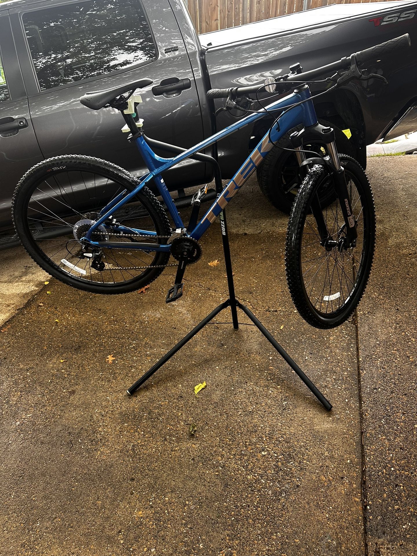 Mountain Bike Trek Marlin 6 21’ XL for Sale in Flower Mound, TX - OfferUp