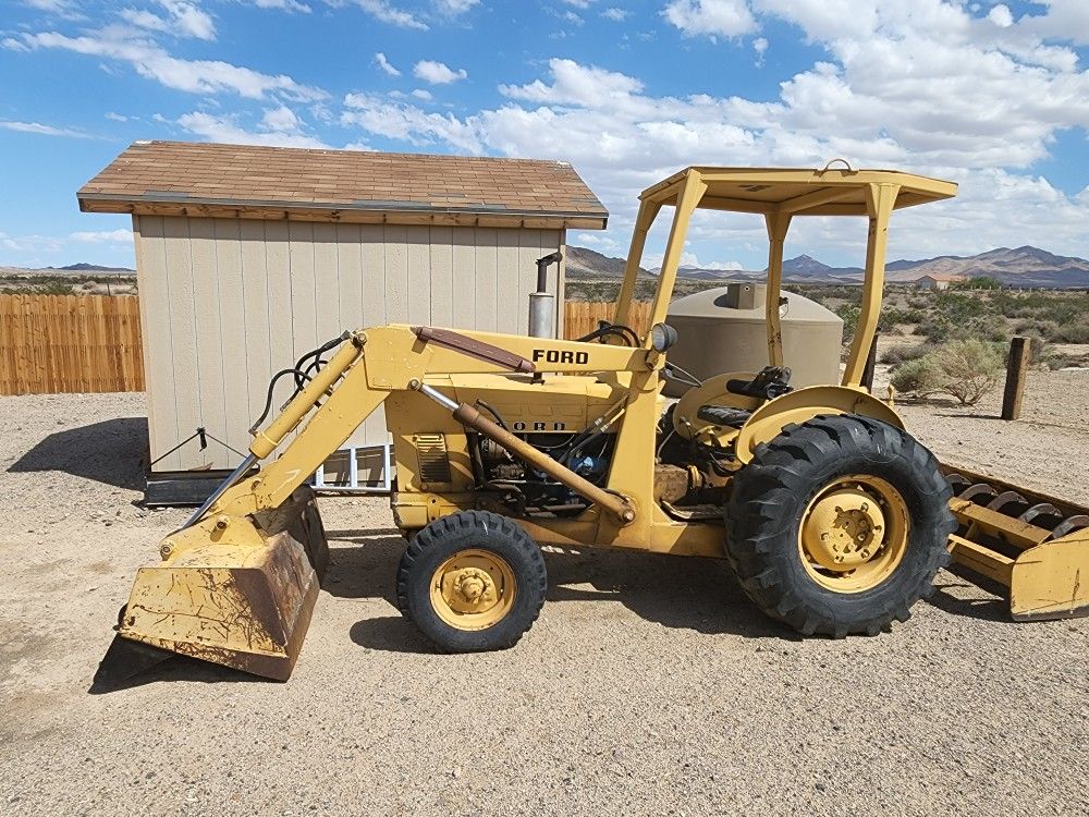 4500 FORD INDUSTRIAL TRACTOR for Sale in Helendale, CA - OfferUp
