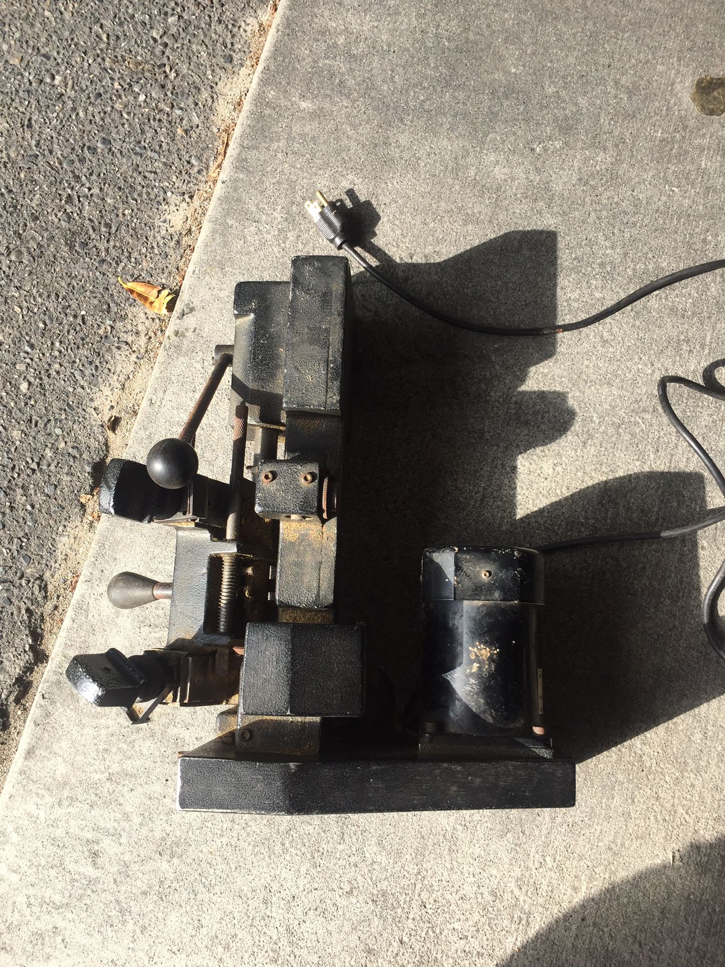 RY100-030 Rytan key duplicating machine for Sale in Tacoma, WA - OfferUp