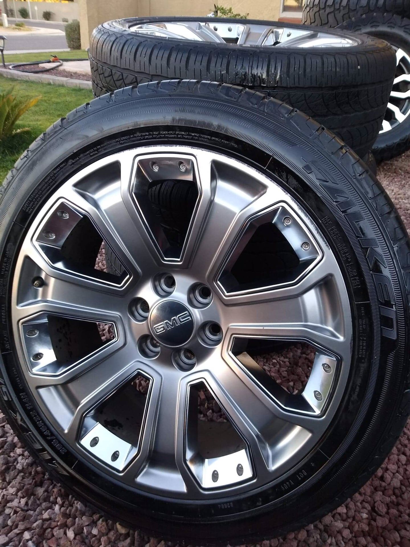 Gmc Yukon Denali Wheels 22 Inch Rims Oem Take Offs for Sale in Glendale ...
