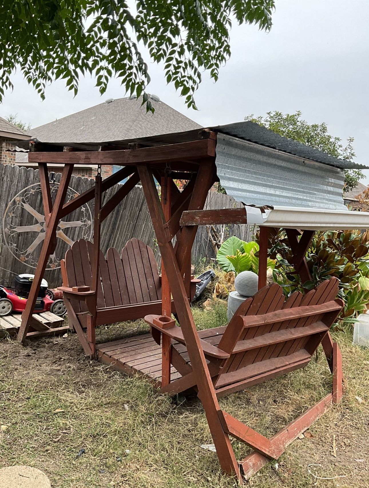 Large 4 Person Swing for Sale in Saginaw, TX - OfferUp