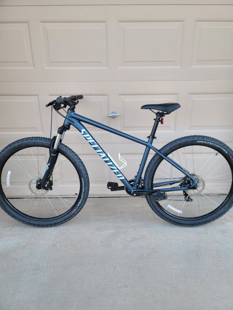 SPECIALIZED ROCKHOPPER MOUNTAIN BIKE 29ER (LARGE FRAME) for Sale in ...