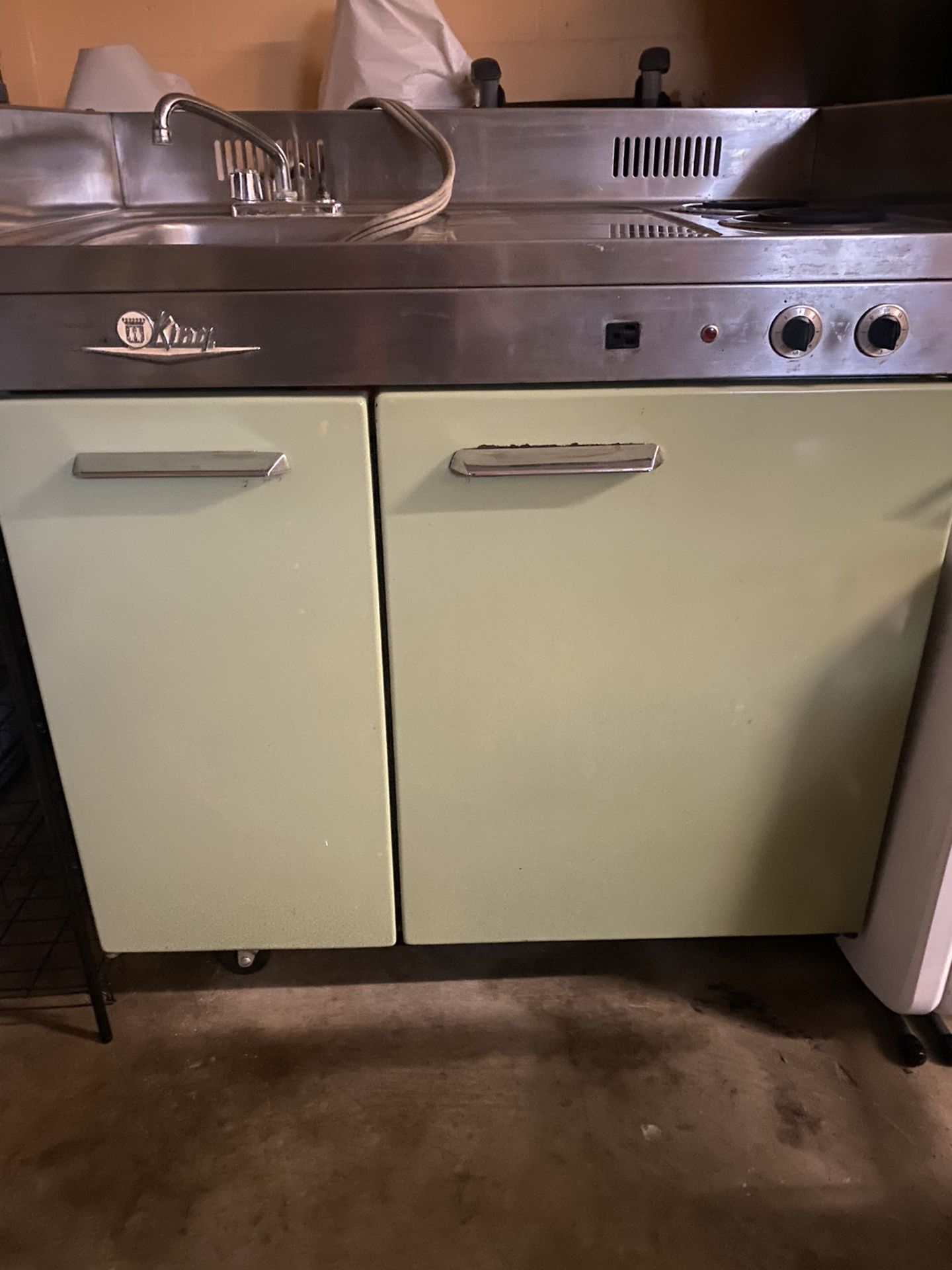 Vintage King Kitchenette for Sale in Venice, FL - OfferUp