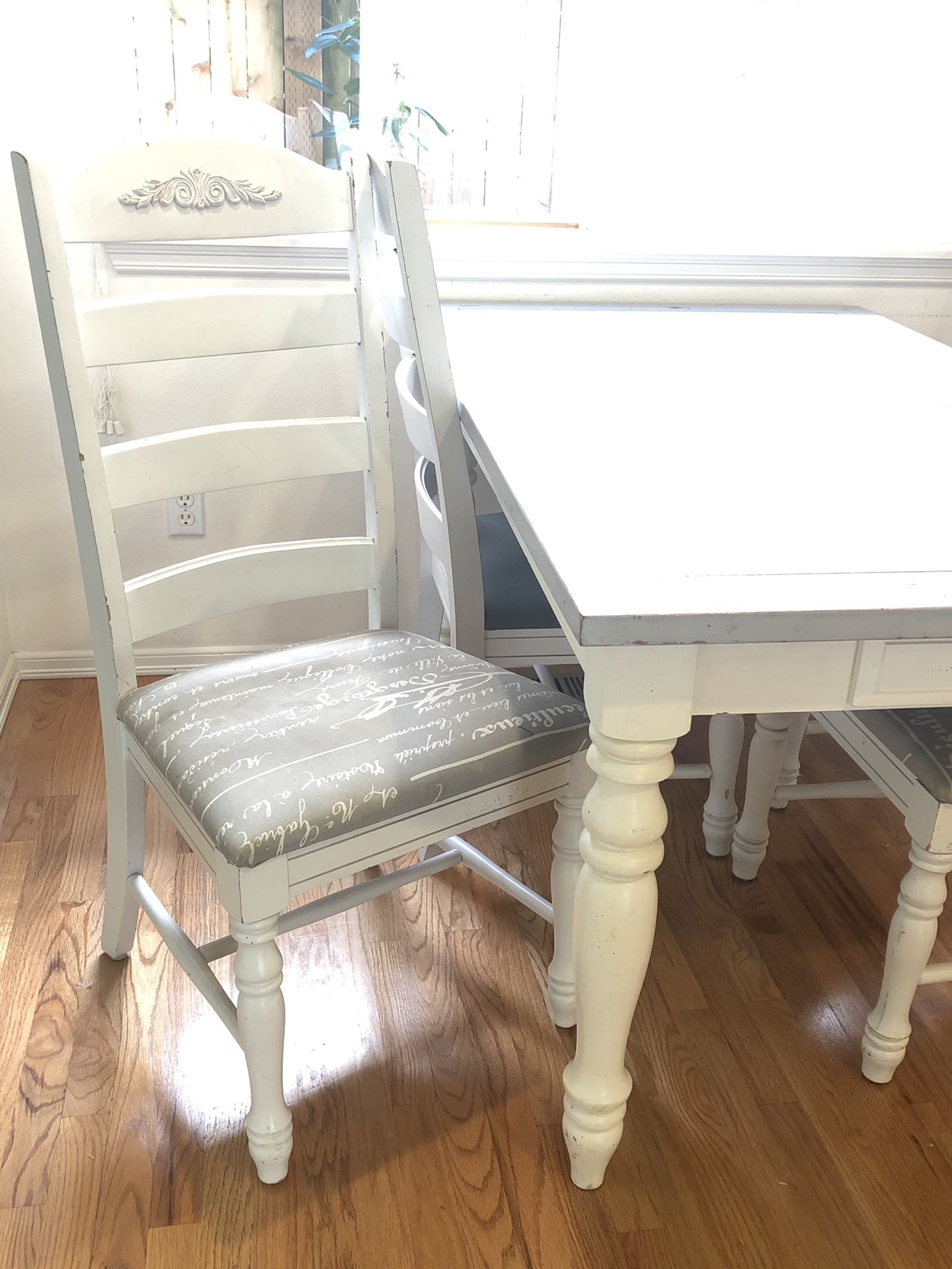 Broyhill Fontana Dining Room Set