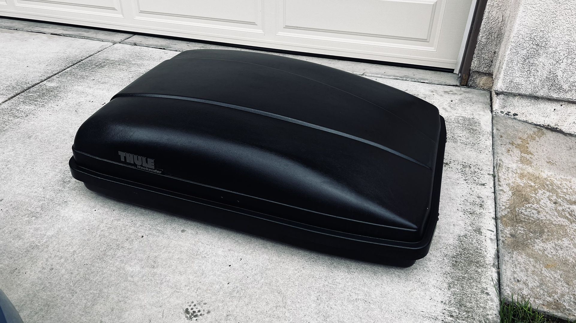 Thule Weekender Cargo Box for Sale in Anaheim, CA - OfferUp