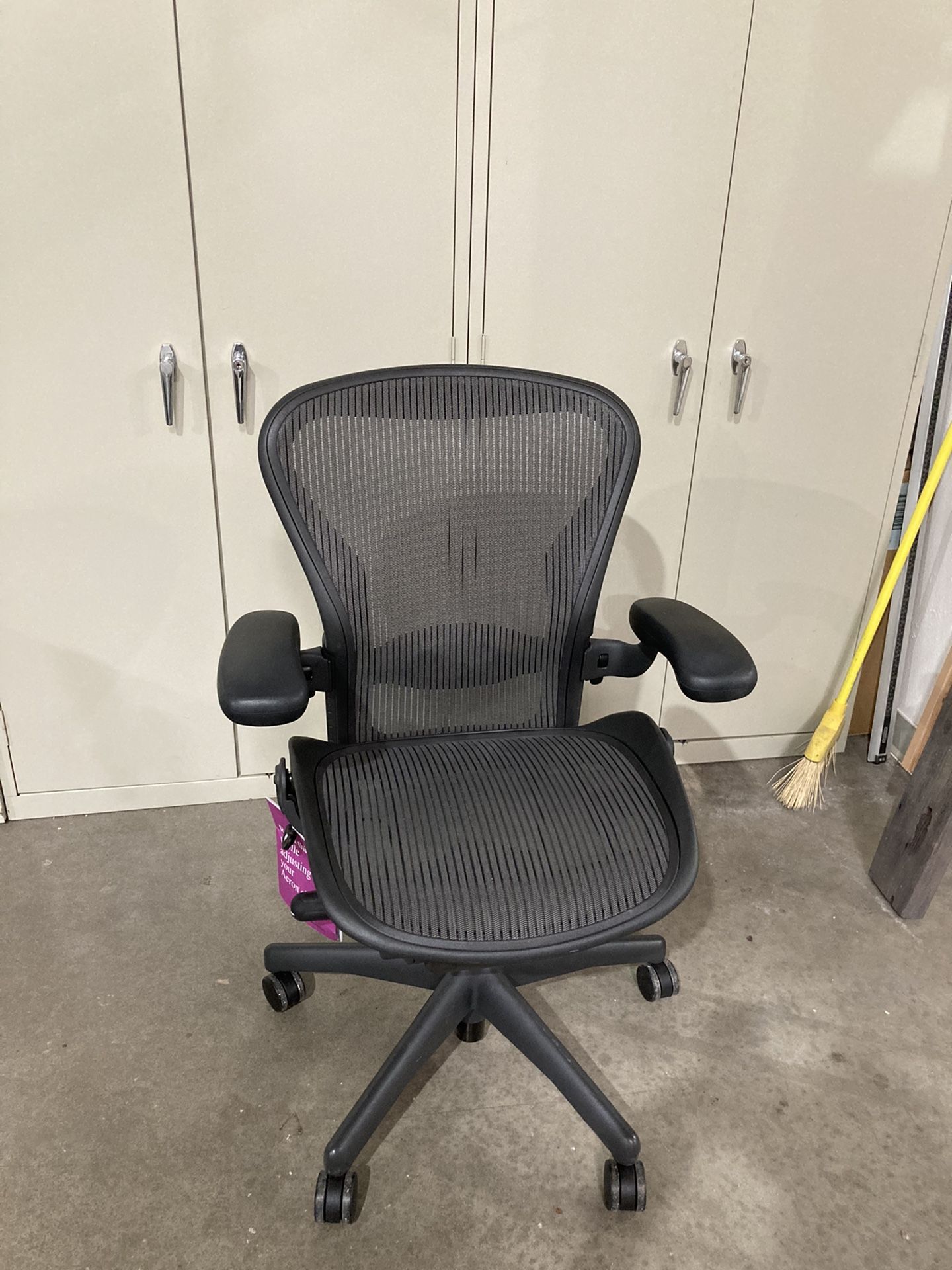 Herman Miller Aeron - B for Sale in Tempe, AZ - OfferUp