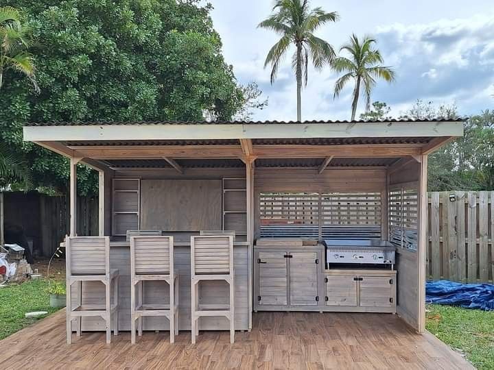 Outdoor Wod Bar With Kitchen for Sale in Halndle Bch, FL - OfferUp