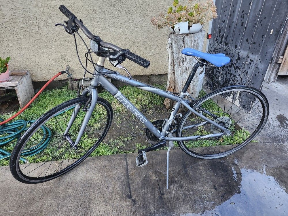 TREK 7200 FX HYBRID BIKE for Sale in Pico Rivera, CA - OfferUp
