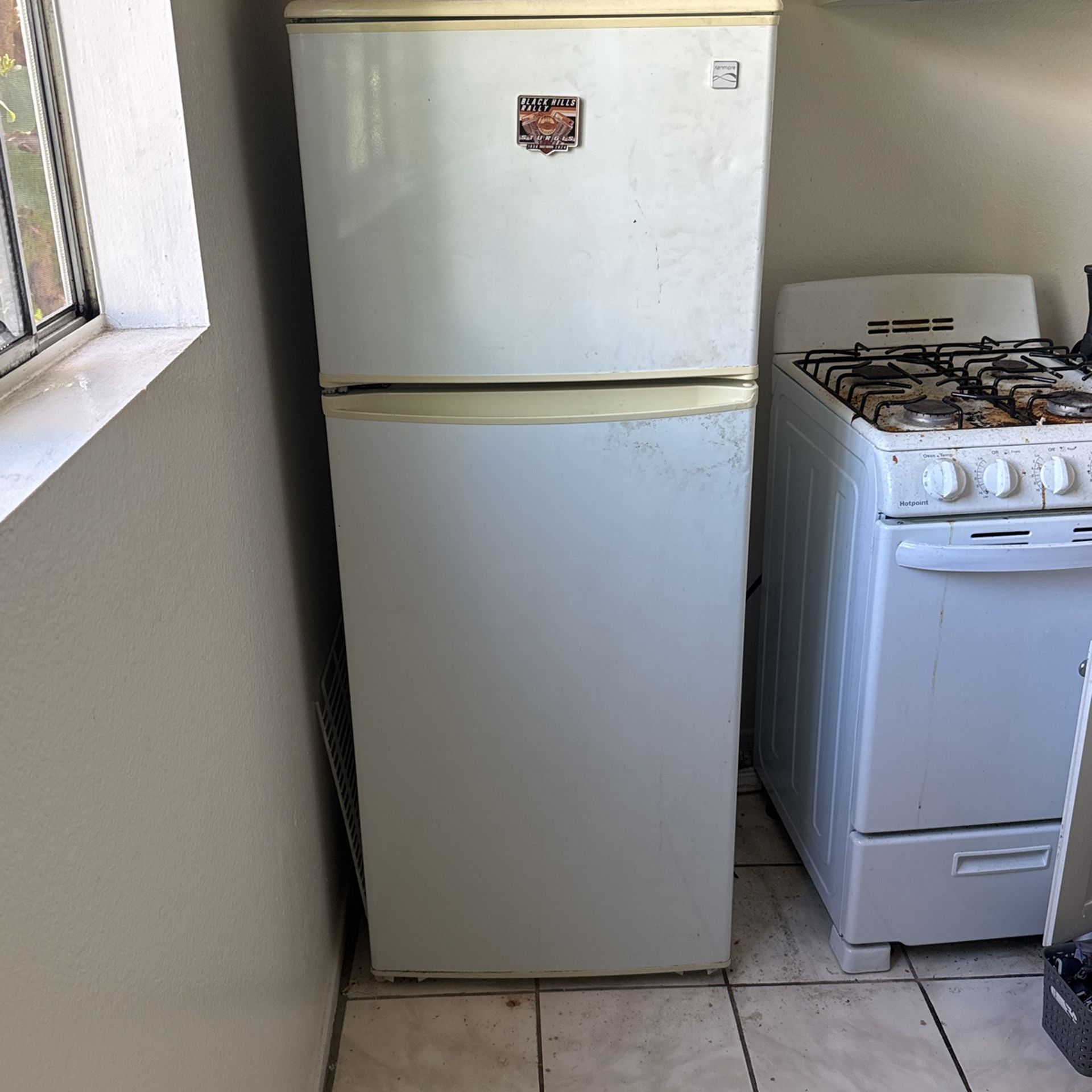 medium fridge for Sale in Los Angeles, CA - OfferUp