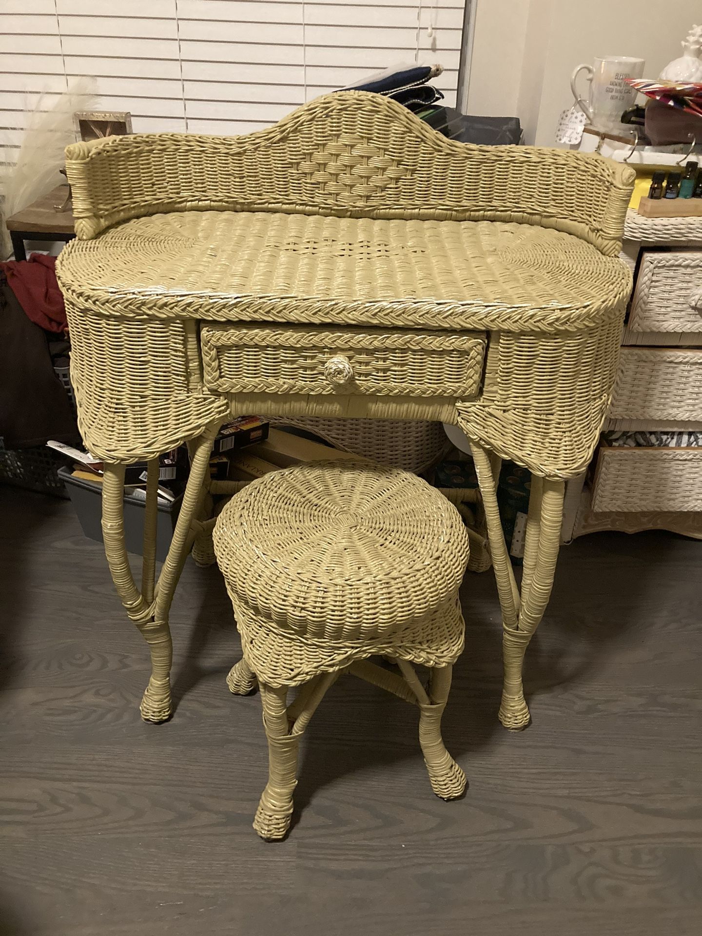 Vintage Wicker Desk Set for Sale in Morton Grove, IL - OfferUp