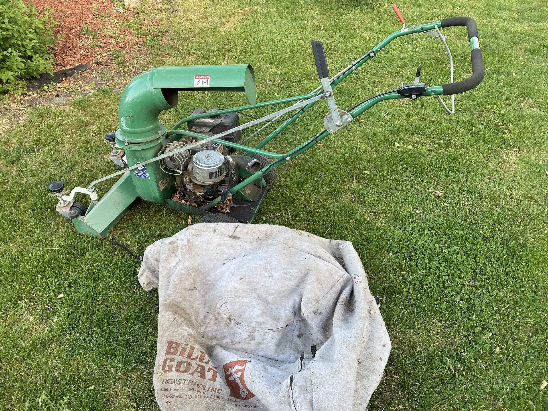 Billy Goat Leaf lawn Vacuum 8HP Briggs & Stratton. Engine Runs Great ...