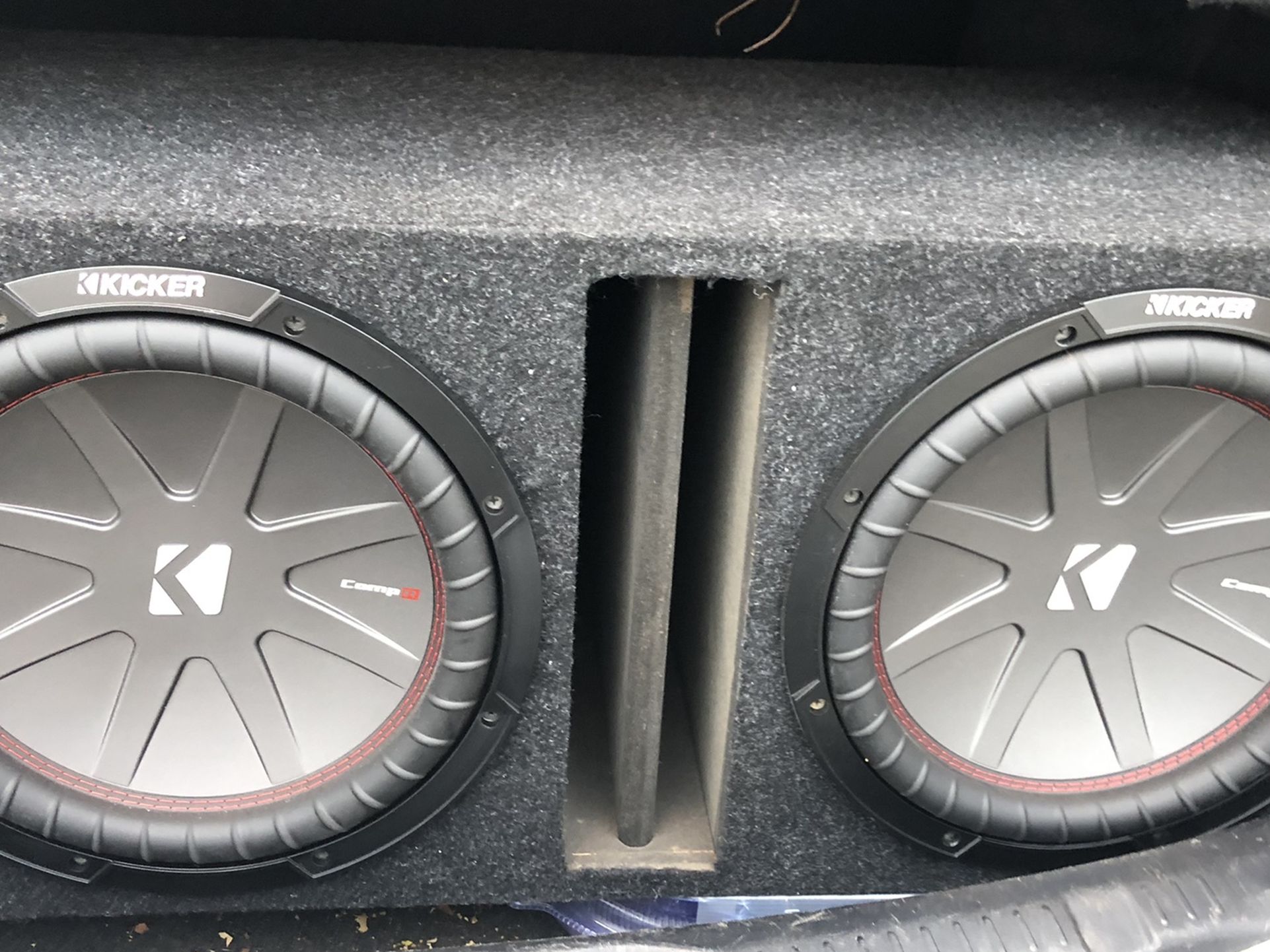 2 12 Kicker Comp R in a Vented Box for Sale in Chicago, IL - OfferUp