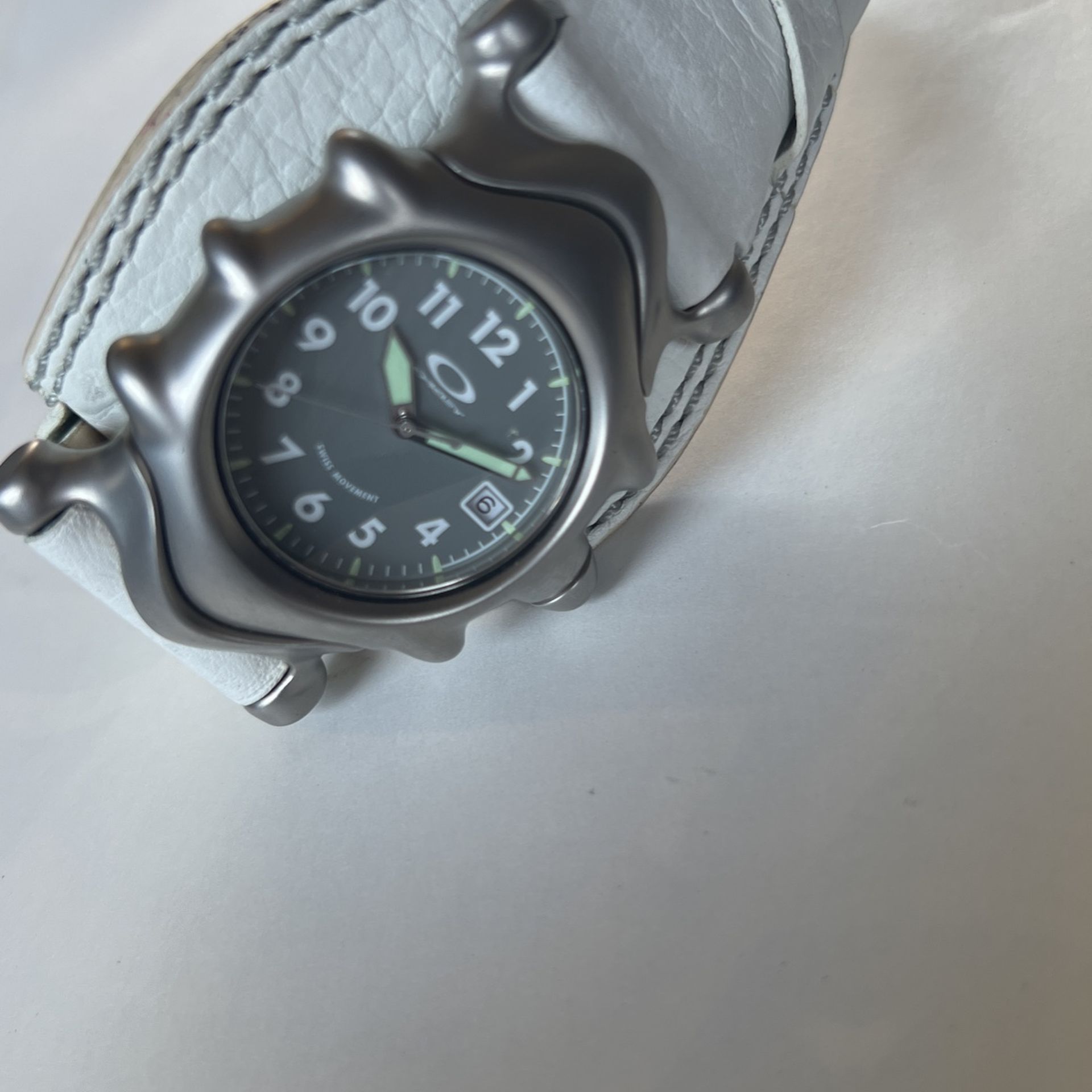 Oakley Watch With Leather White Band for Sale in Los Angeles, CA - OfferUp