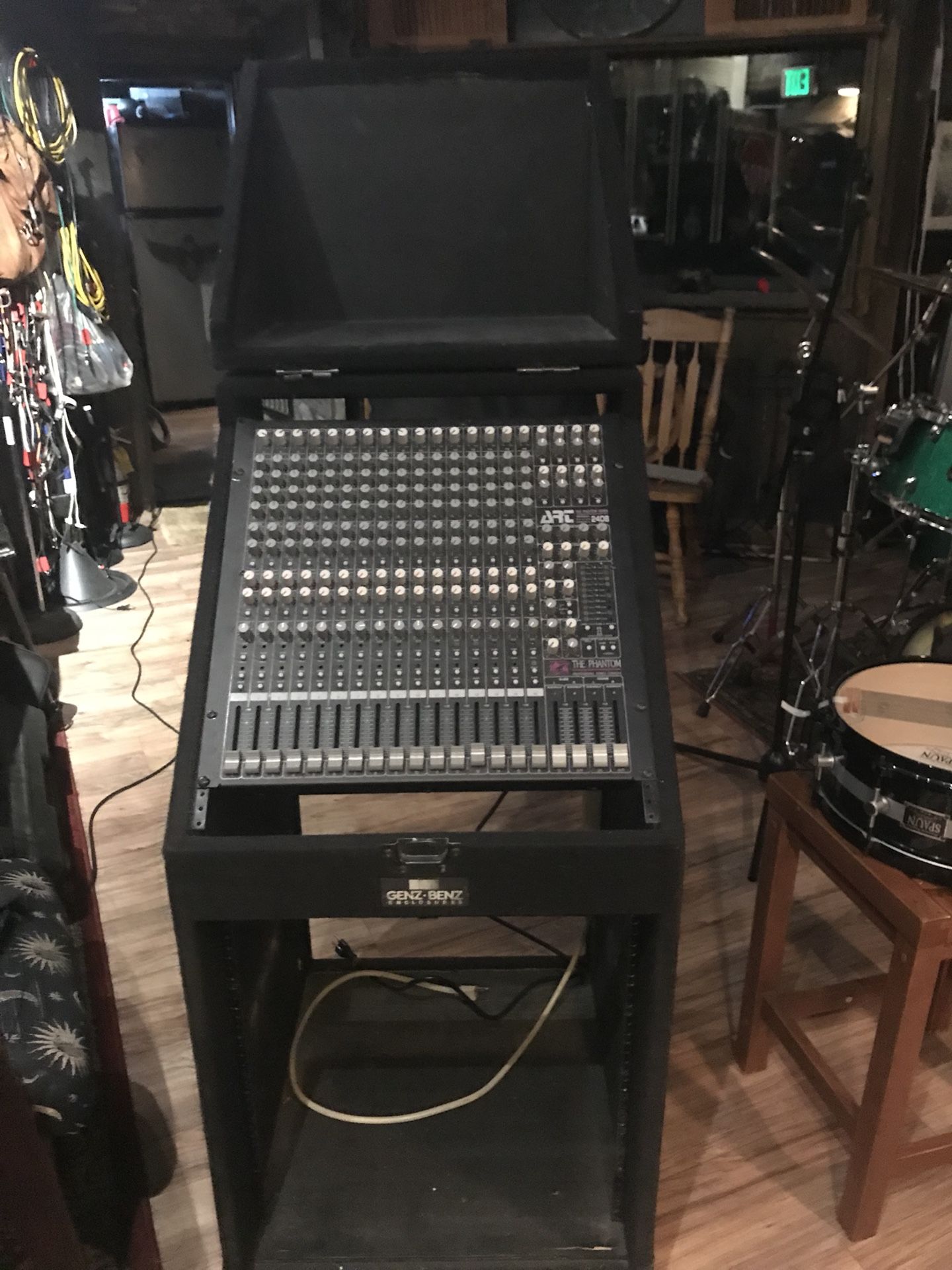 Genz Benz rolling mixer and effects enclosure for Sale in Los Angeles ...