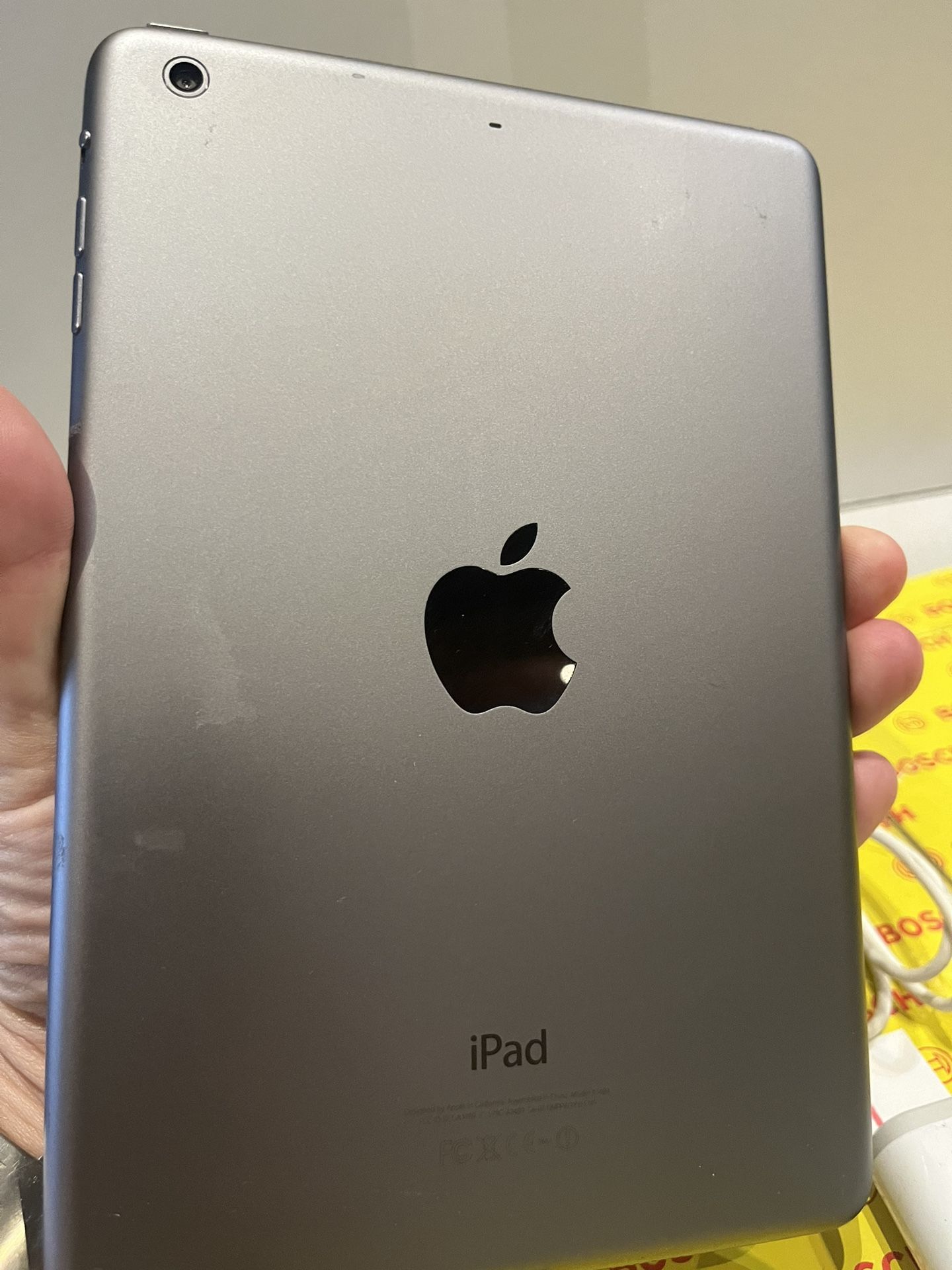 Apple iPad MINI 2nd gen 16GB WiFi 7.9” iPad—Black complete with usb and ...