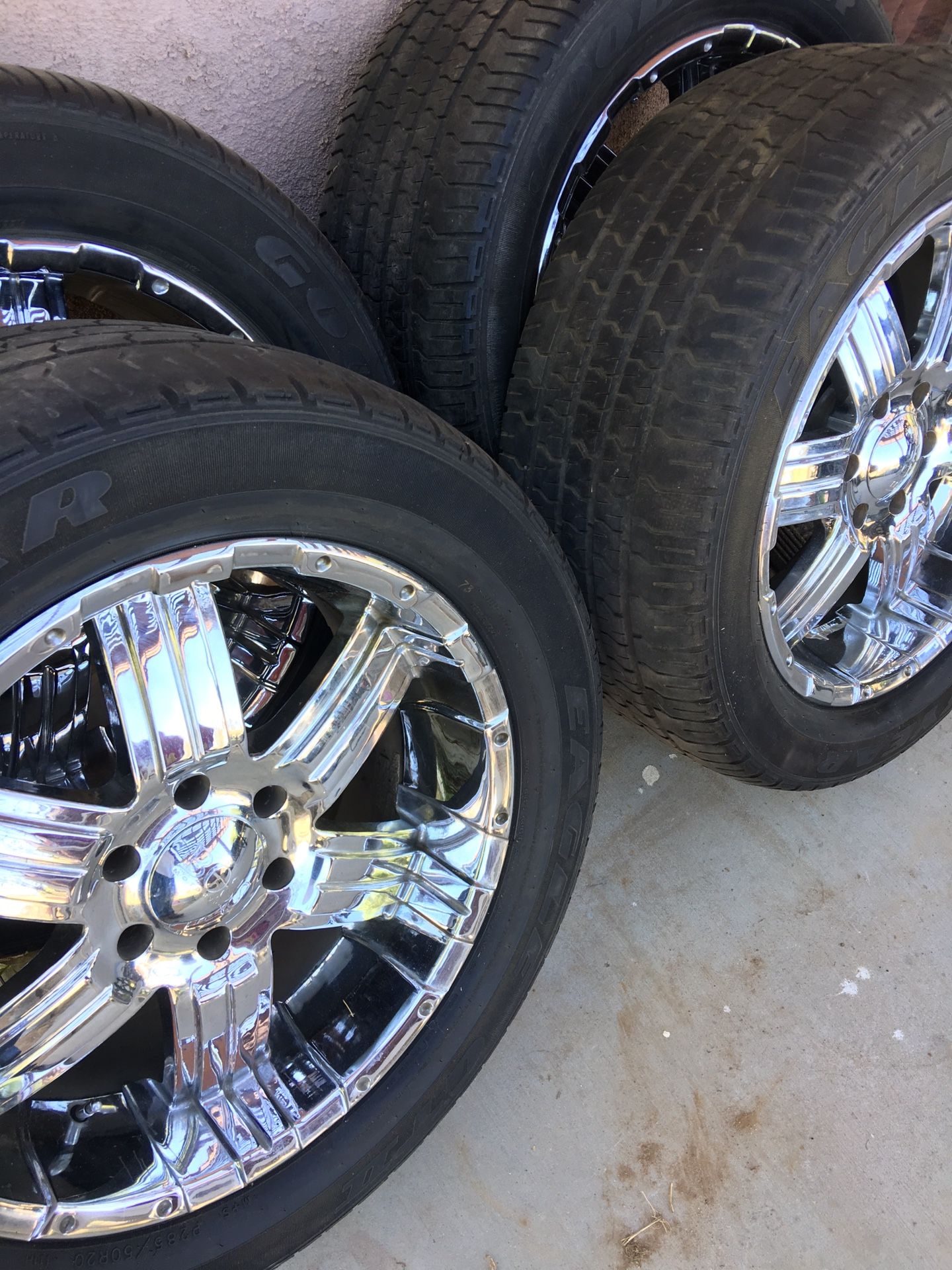 Chevy 20 Inch wheels and tires (6 lug) look good on Silverado trucks ...