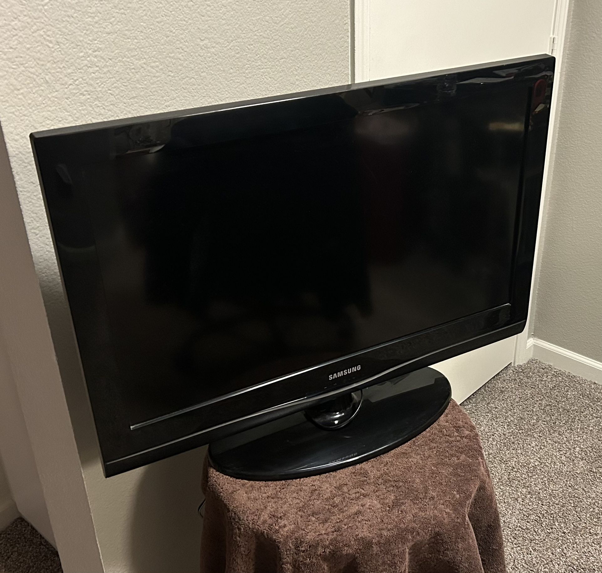 Samsung 32 Inch TV with Remote for Sale in Las Vegas, NV - OfferUp