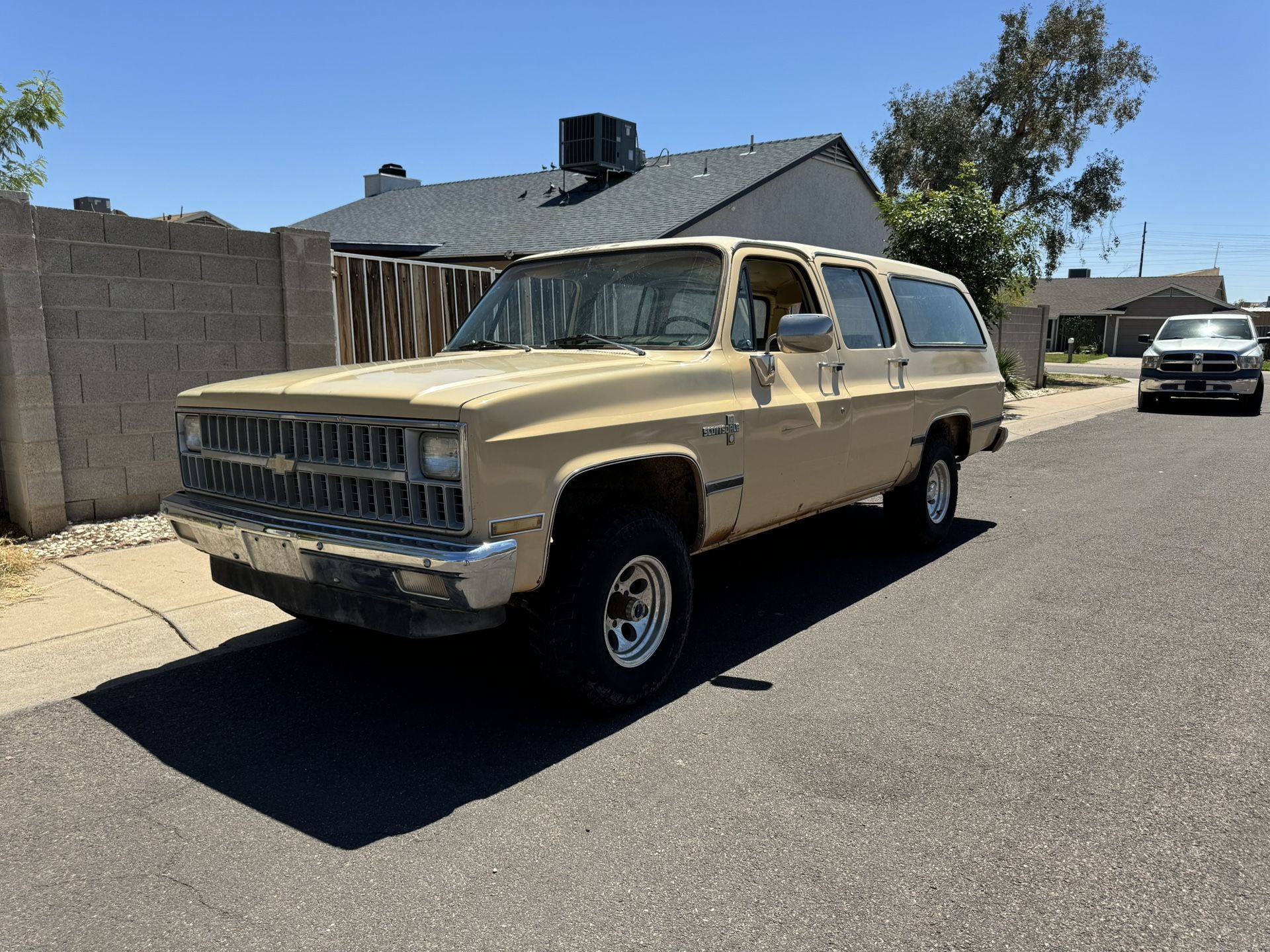 1982 GMC Suburban for Sale in Glendale, AZ - OfferUp
