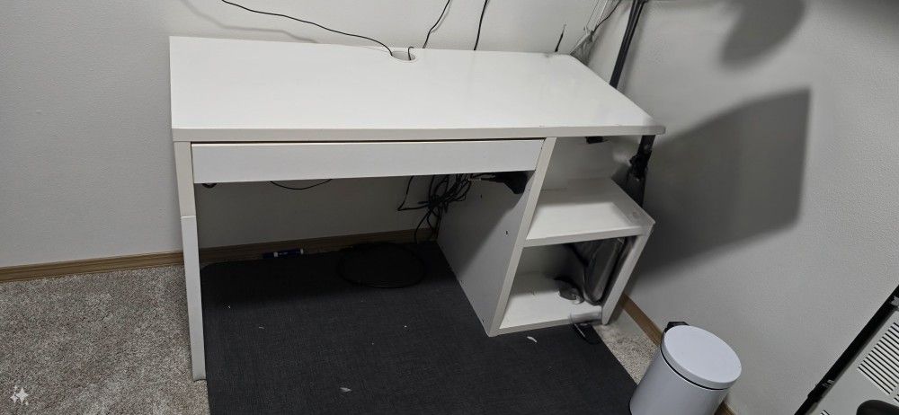 Ikea Computer Table 50$ for Sale in Lynnwood, WA - OfferUp