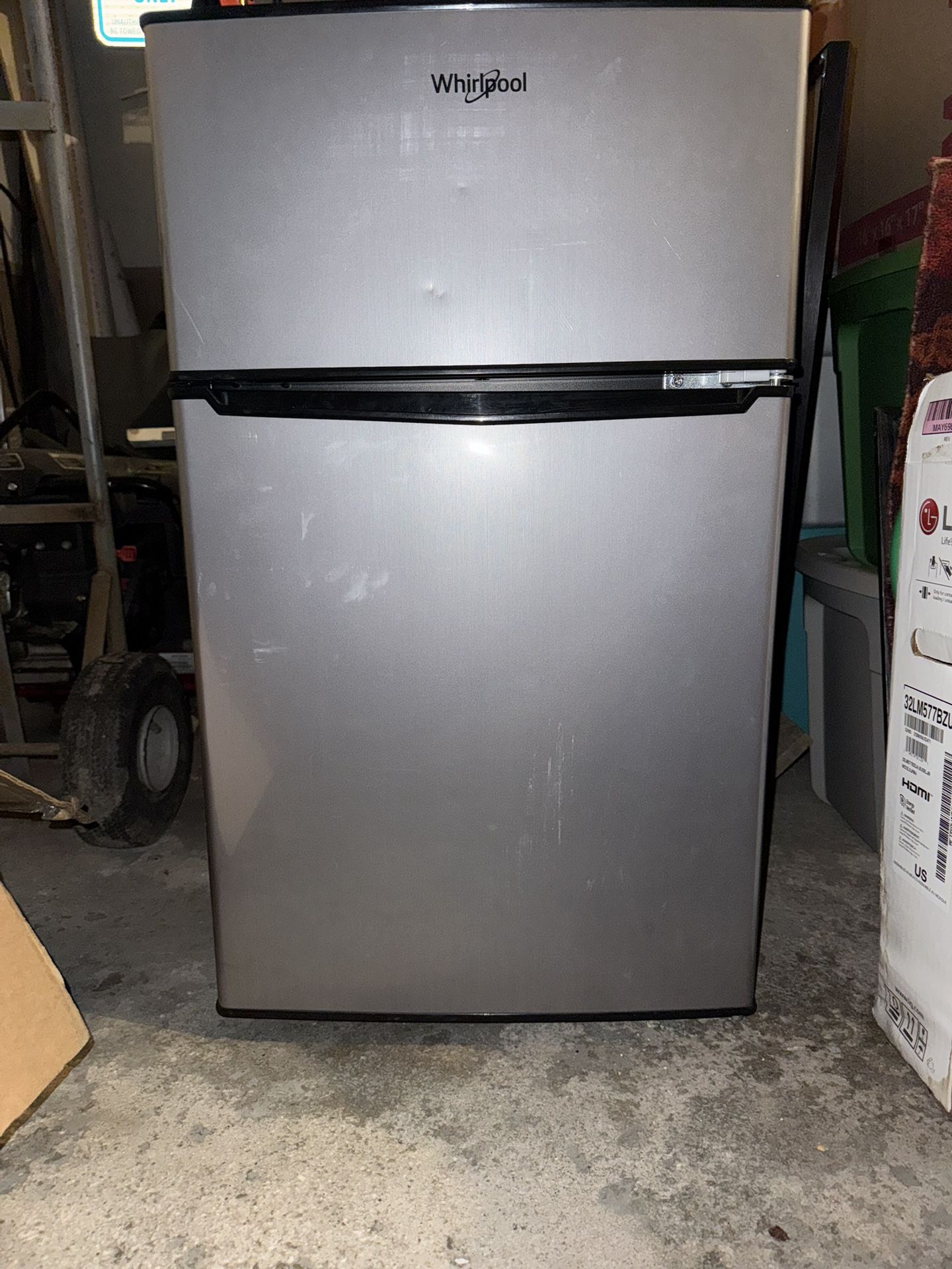 Mini whirlpool fridge for Sale in Willowbrook, IL - OfferUp