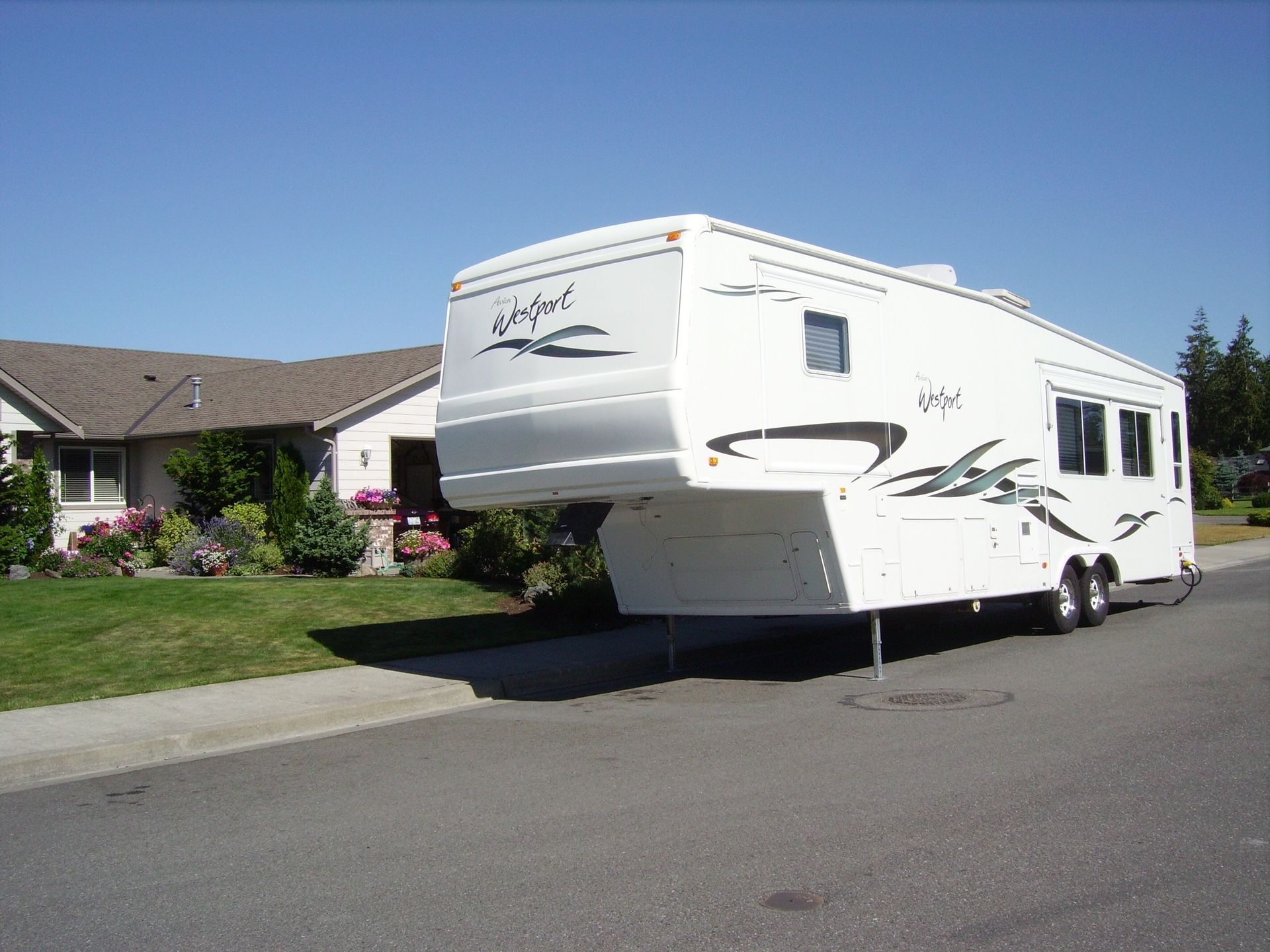 2000 fleetwood avion Westport 38ft 5th wheel 3 slides XXL perfect shape ...