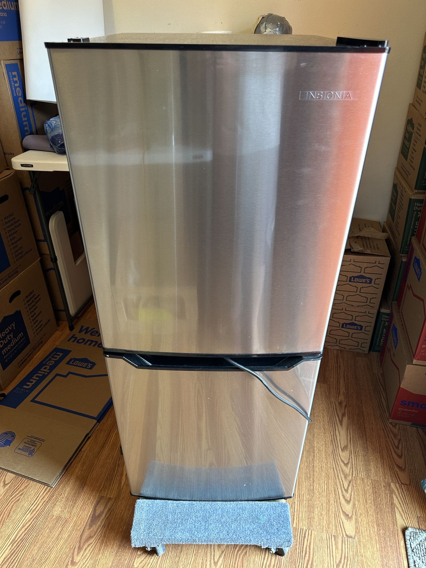Insignia Mini Fridge Refrigerator and Freezer for Sale in Seattle, WA ...