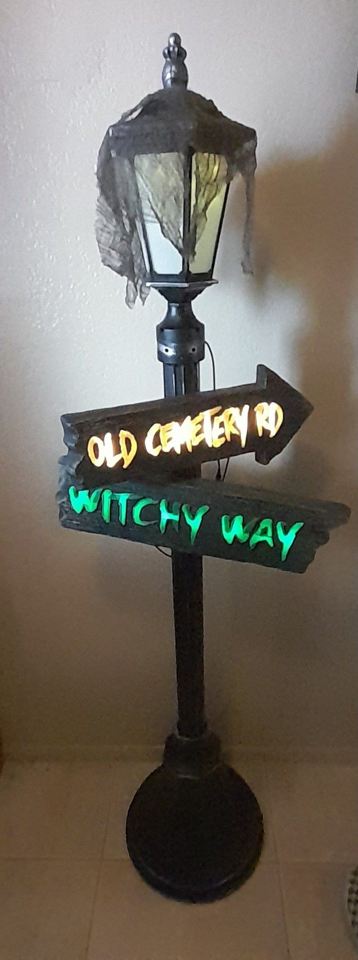 Used Halloween 5 Foot Lamp Post Sound Lights Decor for Sale in Chandler ...