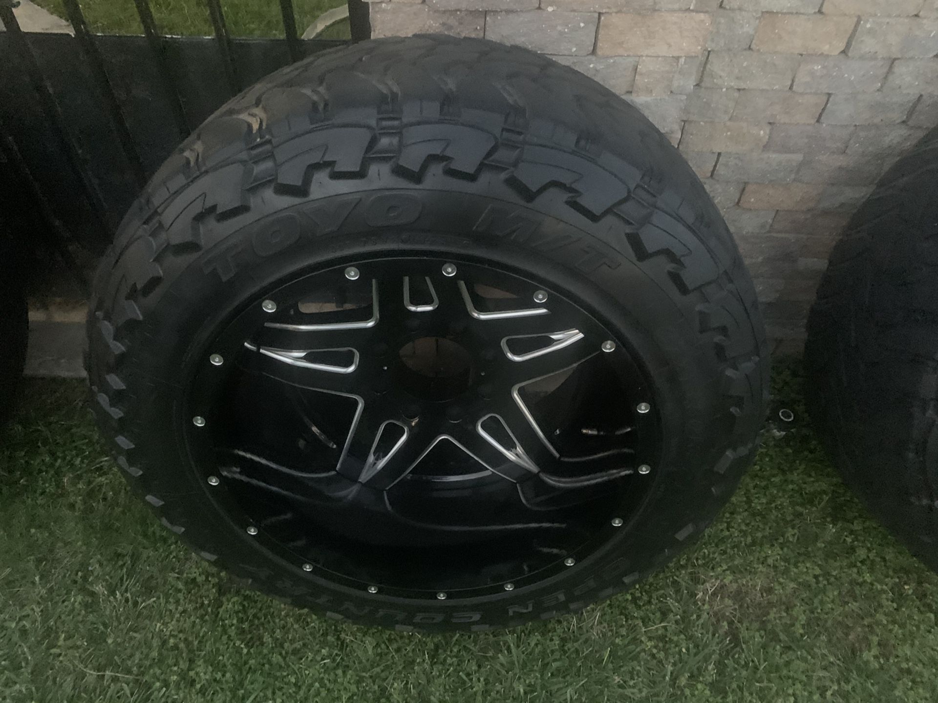 37/13.5/22 open country M/T tires GMC / Chevy 8x180 bolt pattern 8 lug ...