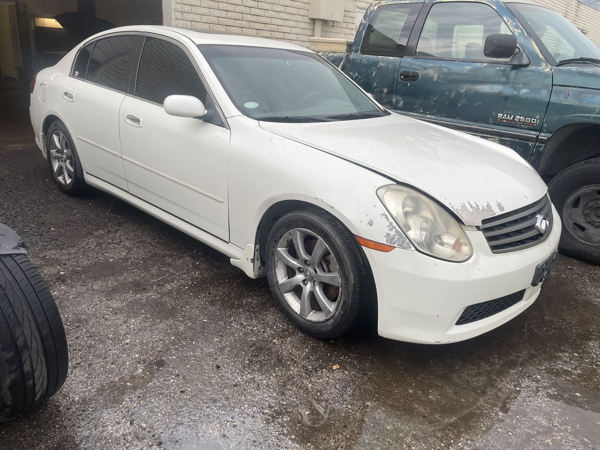 Infiniti G35 White 4 Door