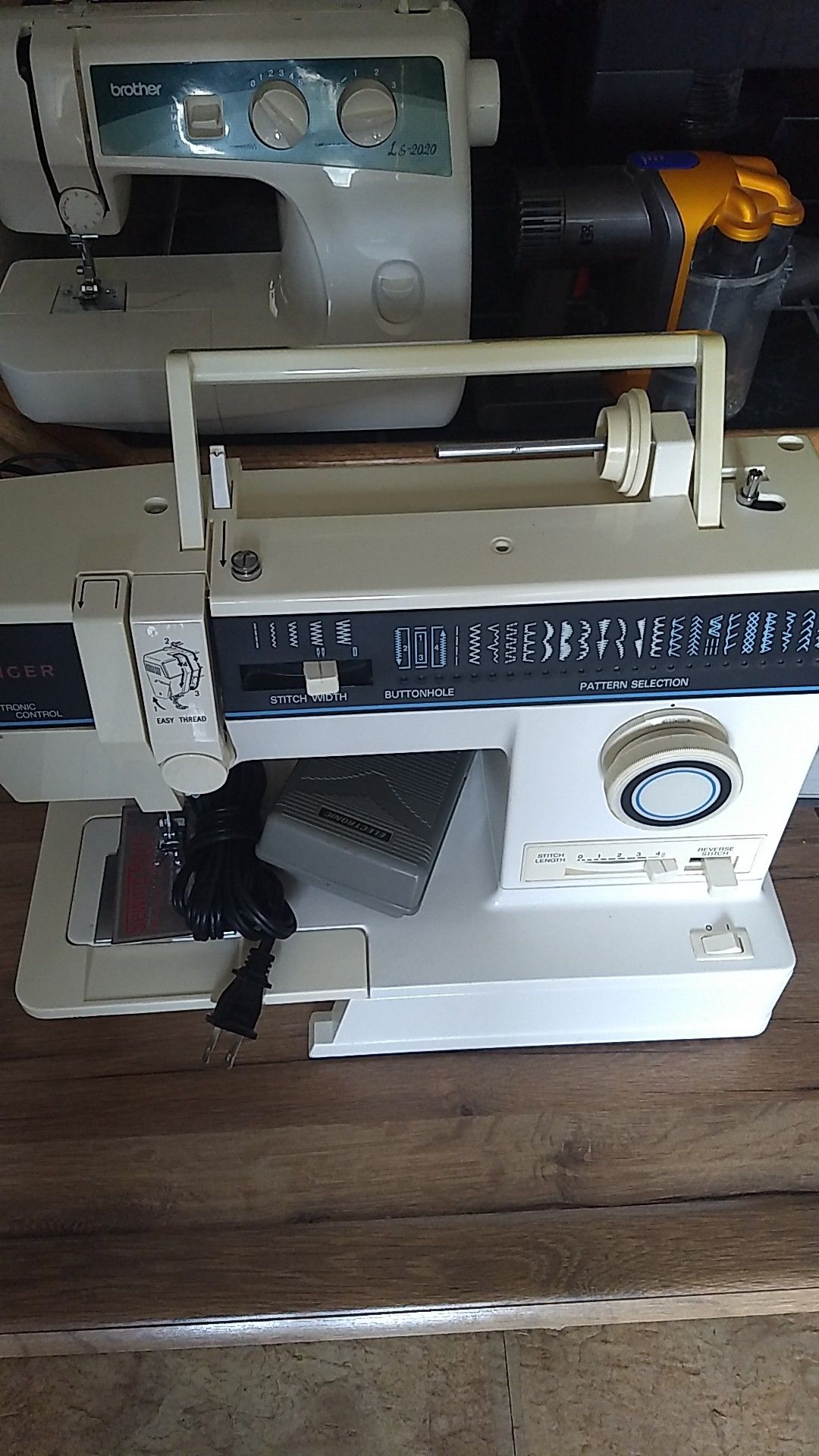 Singer 4562 Sewing Machine for Sale in Olympia, WA - OfferUp