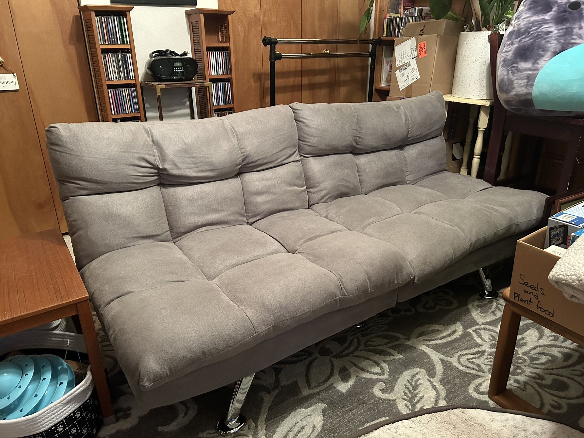 Gray Split Back Futon for Sale in Stanwood, WA - OfferUp