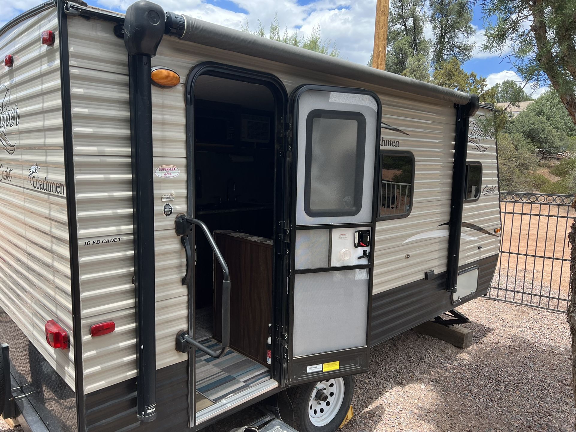 2017 Coachmen Cadet for Sale in Glendale, AZ - OfferUp