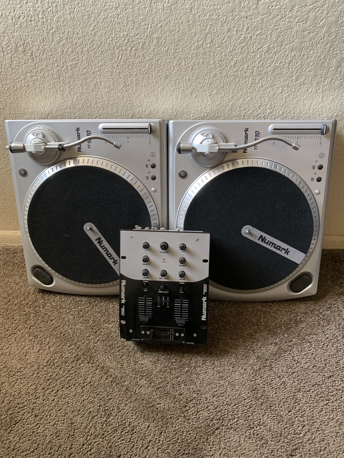 Numark TT1610 turntables and dm950 mixer for Sale in North Las Vegas ...