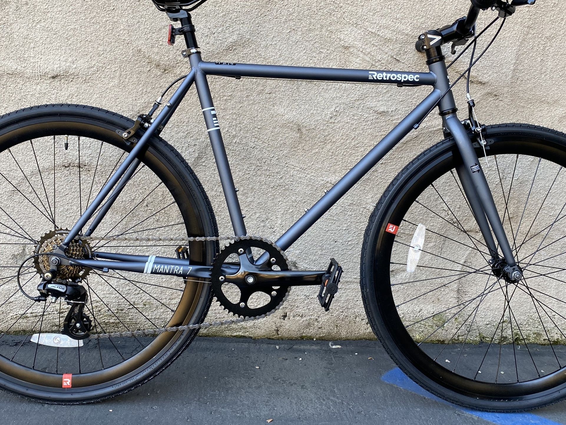 Retrospec Bicycles Mantra-7 Urban Commuter Bicycle, Graphite/Black ...