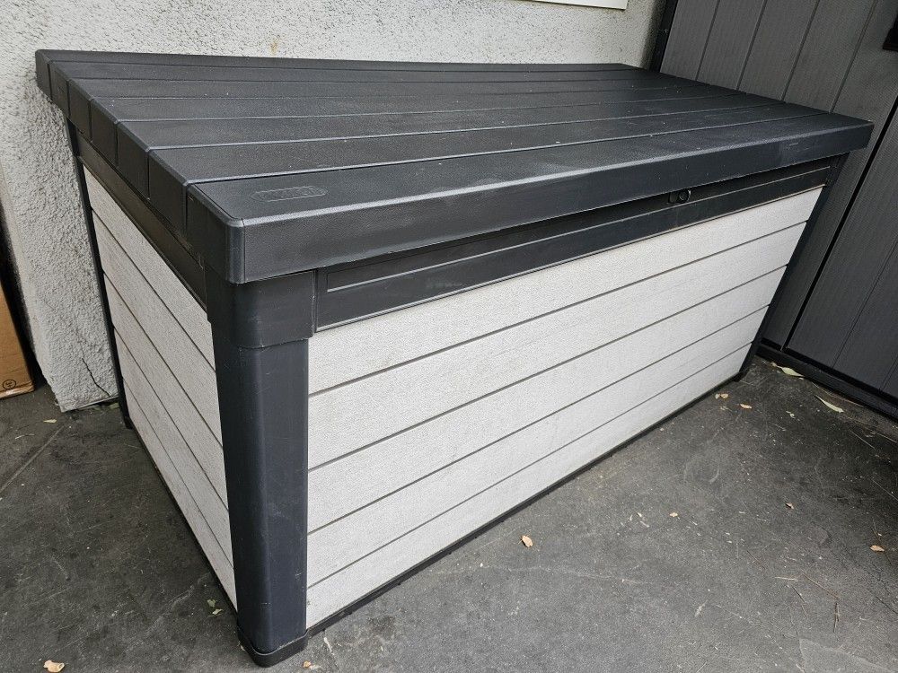 KETER STORAGE (Almost New) for Sale in Hollywood, CA - OfferUp