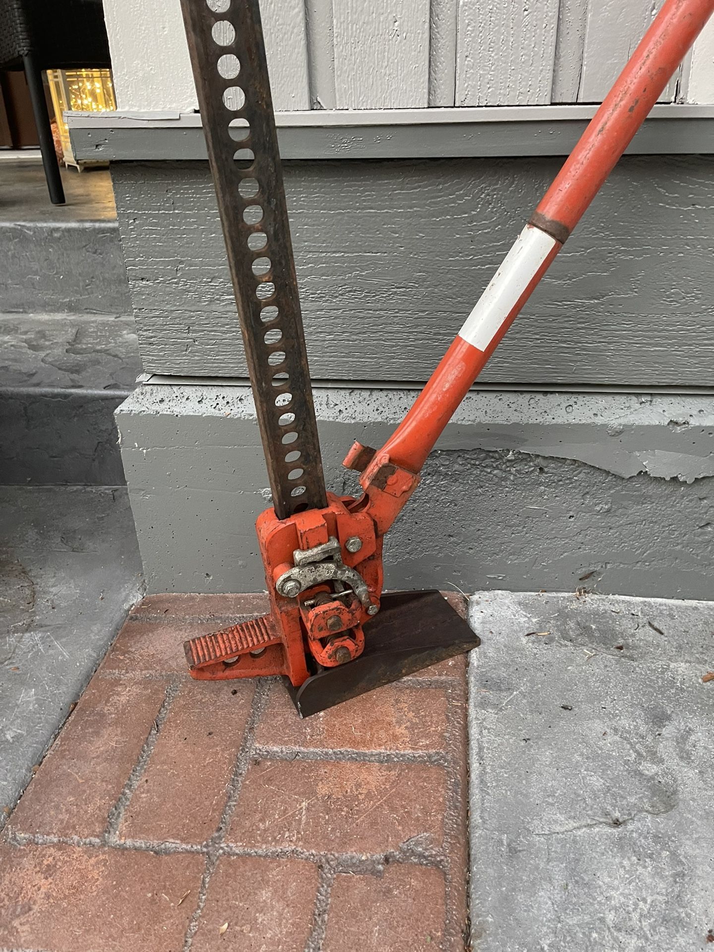 High Jack Lift (48 In) Offer Pending for Sale in Renton, WA - OfferUp