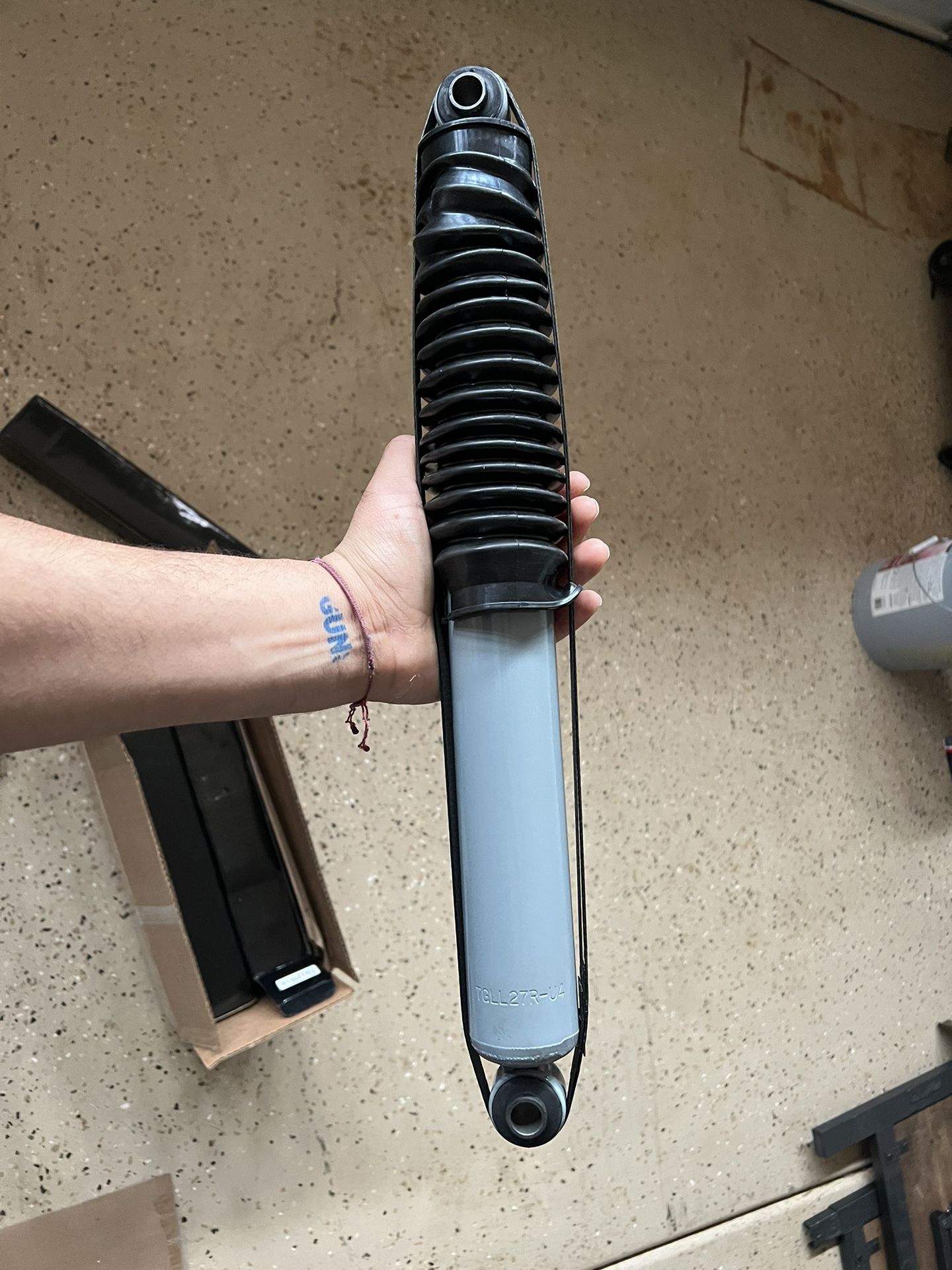 2005 GMC Sierra Z71 Shocks for Sale in Sun City, AZ - OfferUp