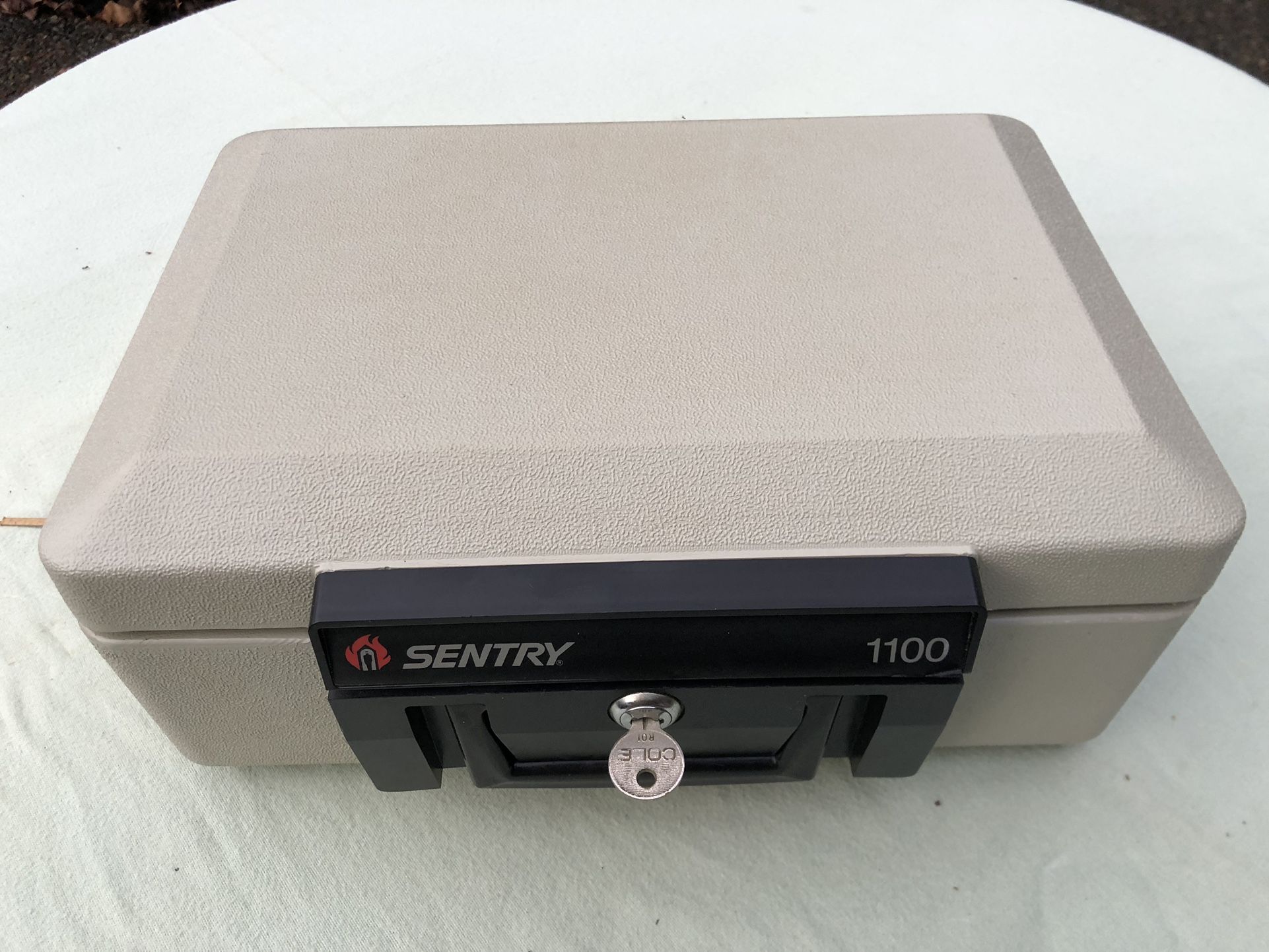 Sentry fire – safe security box model, 1100 for Sale in Bellevue, WA - OfferUp