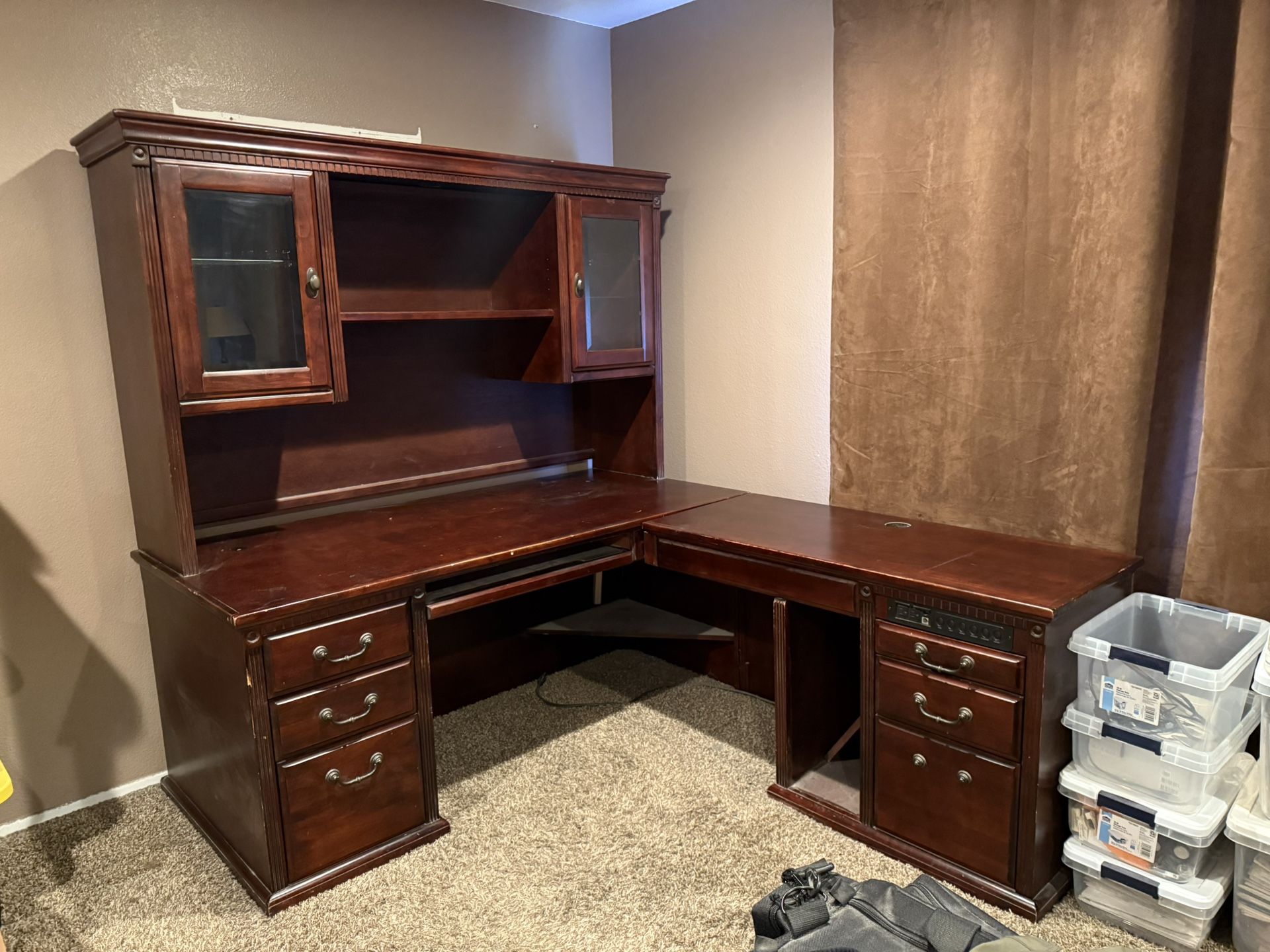 Right Hand Return Office Desk for Sale in Fontana, CA - OfferUp