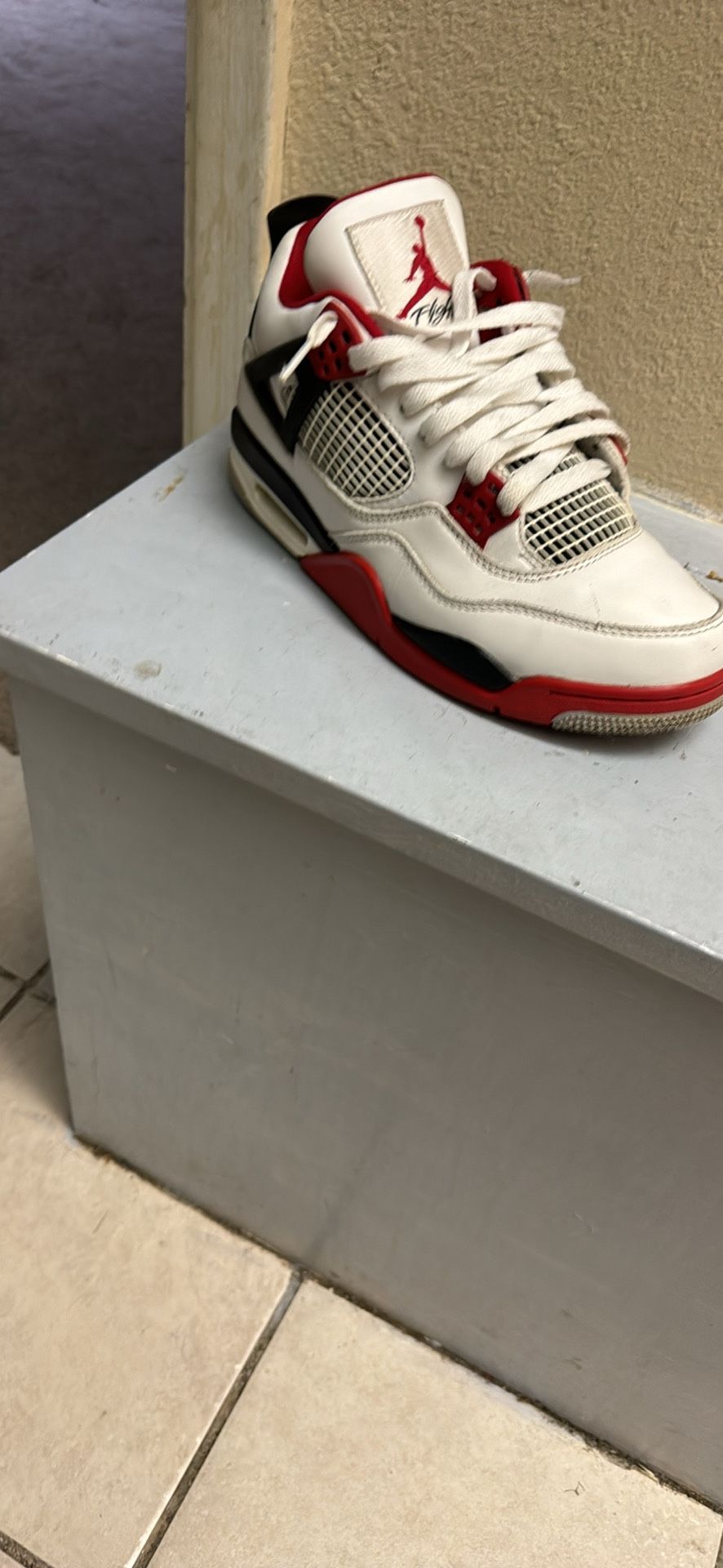 Jordan 4 Fire Red Size 8.5 for Sale in San Antonio, TX - OfferUp