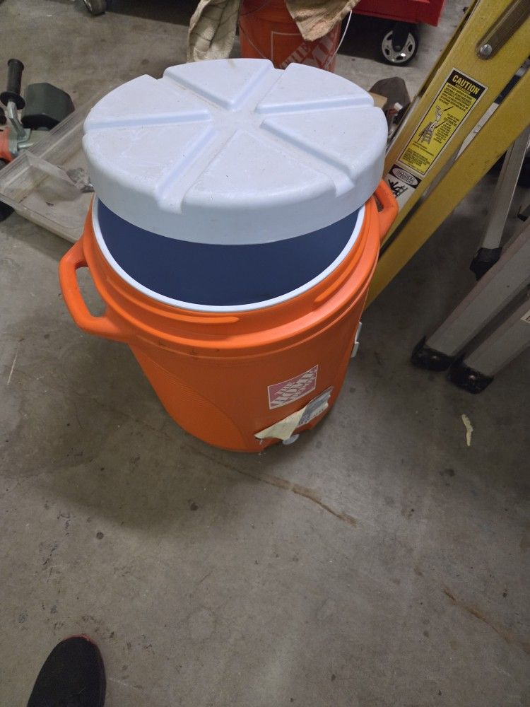 10 Gallon And 5 Gallon Coolers for Sale in North Las Vegas, NV - OfferUp