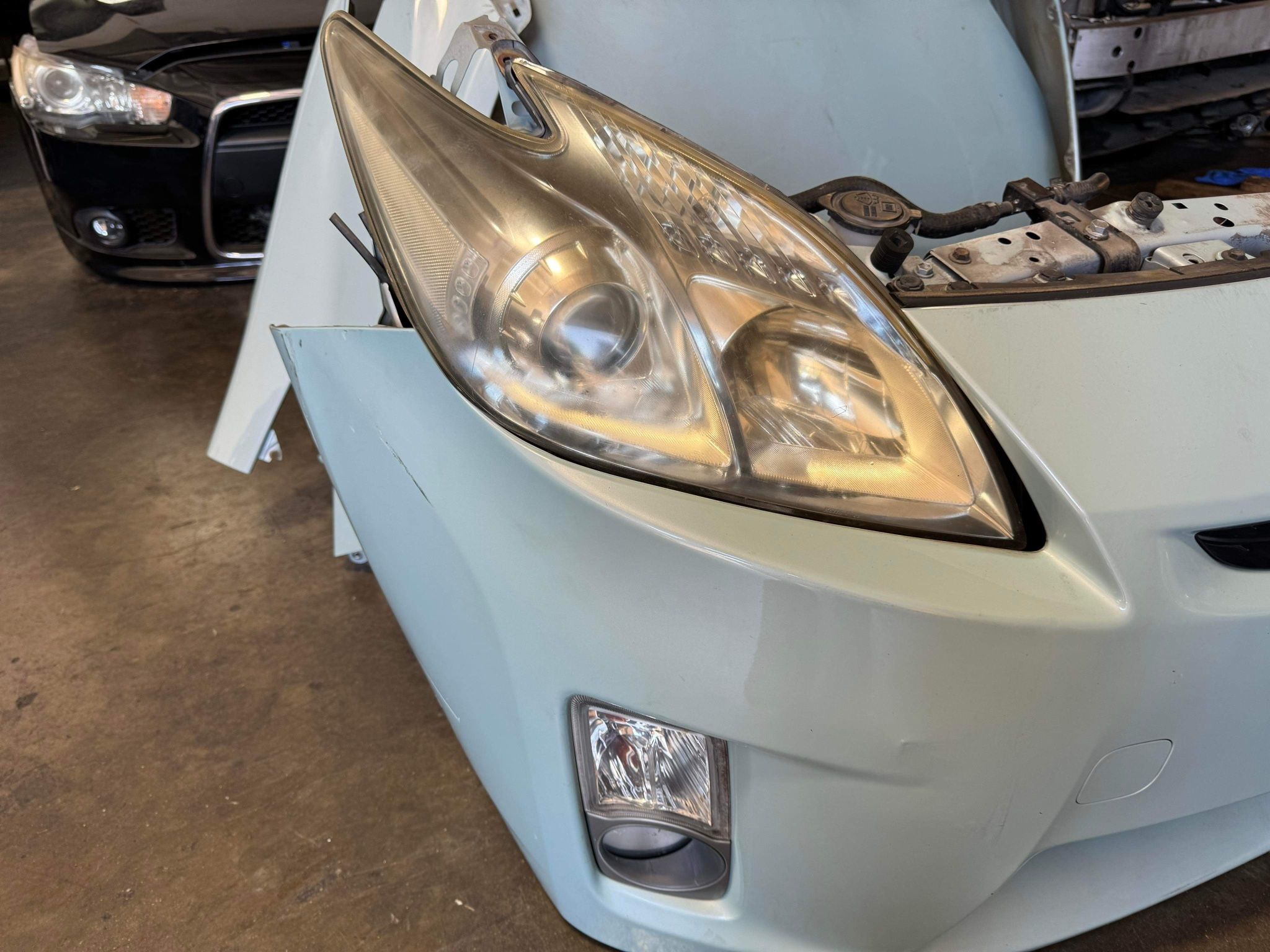 JDM 2010-2015 TOYOTA PRIUS COMPLETE FRONT END NOSE CUTS. MULTIPLE ...