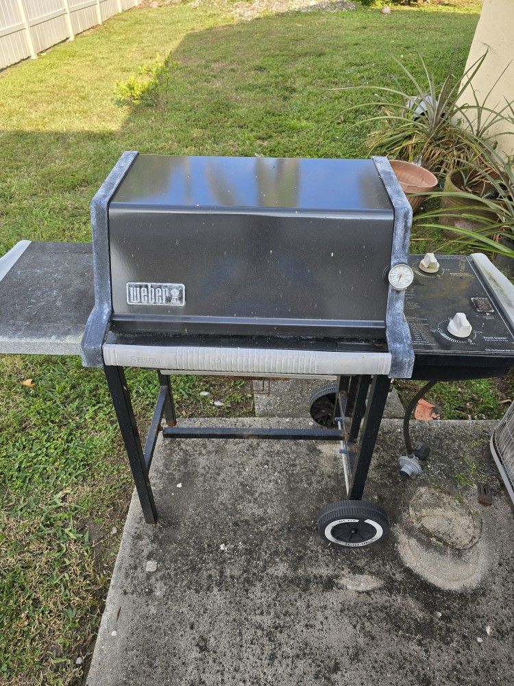 Webber Silver Propane Grill for Sale in Lake Worth, FL - OfferUp
