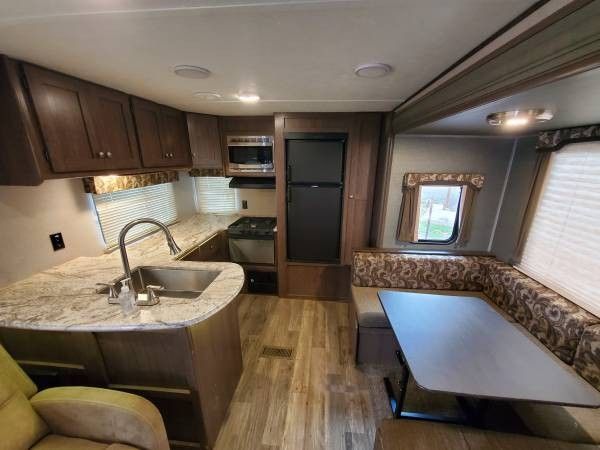 2018 Keystone Hideout 30 Ft Spacious Travel Trailer With Super Slide ...