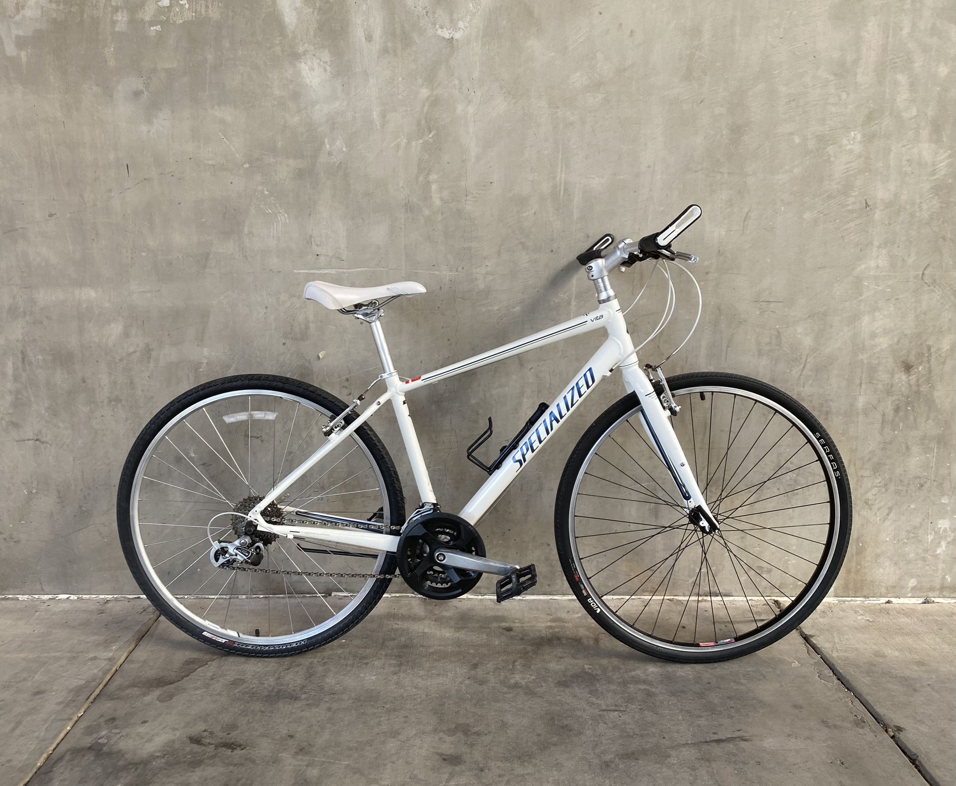 Medium 44cm Specialized Vita Hybrid Road Bike - Commuter, Gravel ...