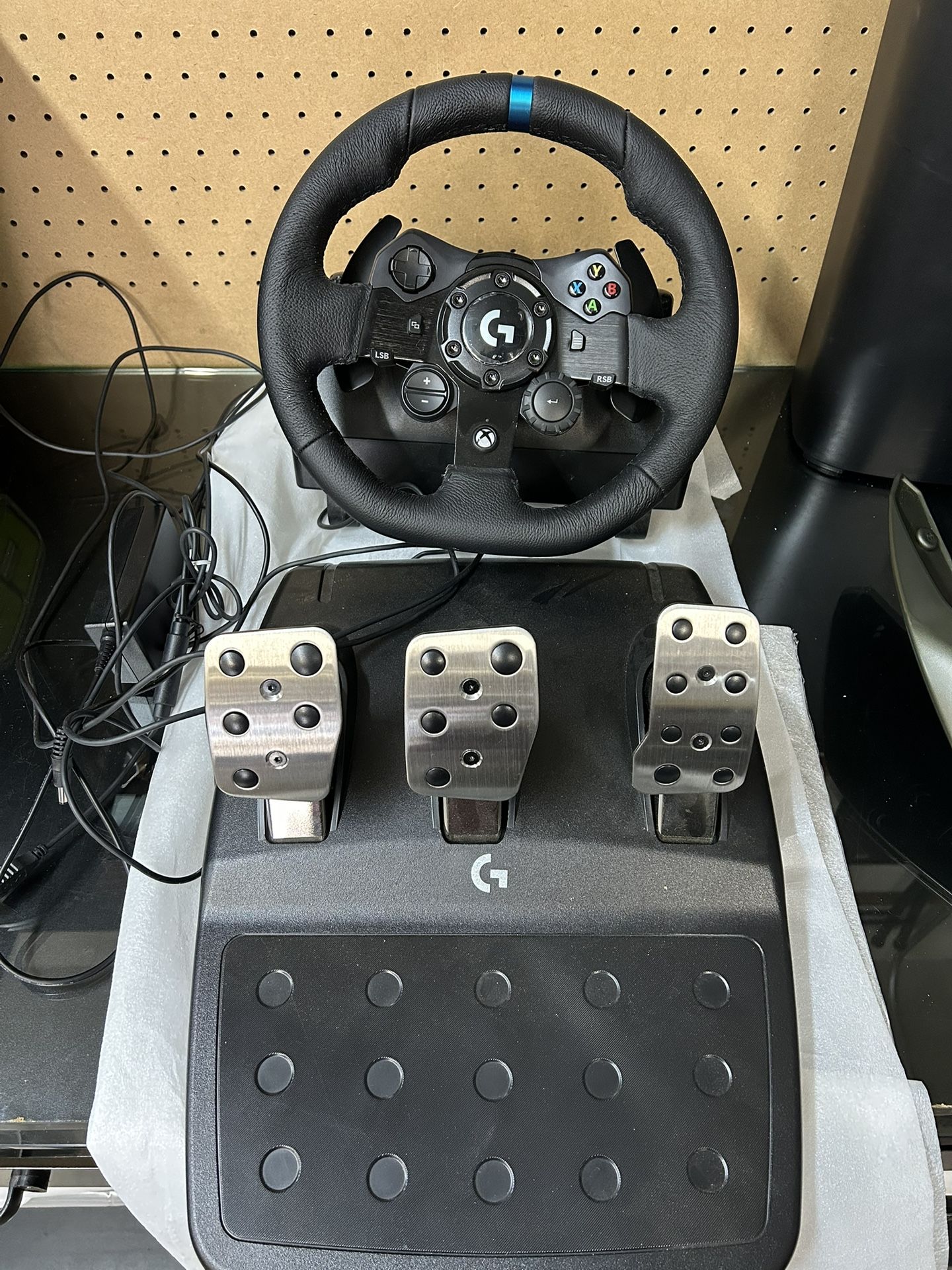 Logitech G923 Racing Wheel and Pedals for Sale in City Of Industry, CA ...