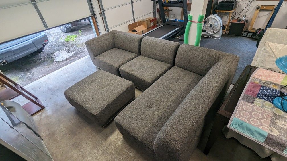 Kasala Sectional Sofa (Free) for Sale in Seattle, WA - OfferUp