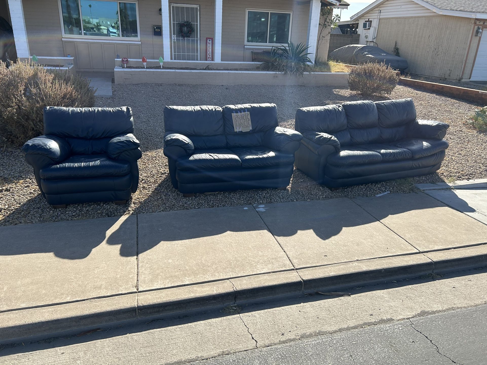 Free Couches for Sale in Mesa, AZ - OfferUp
